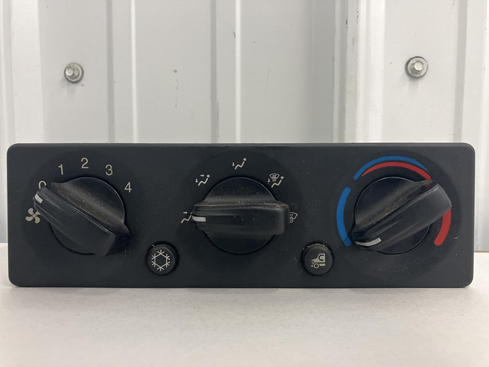Q21-6012 | Peterbilt 337 Heater & AC Temperature Control for Sale