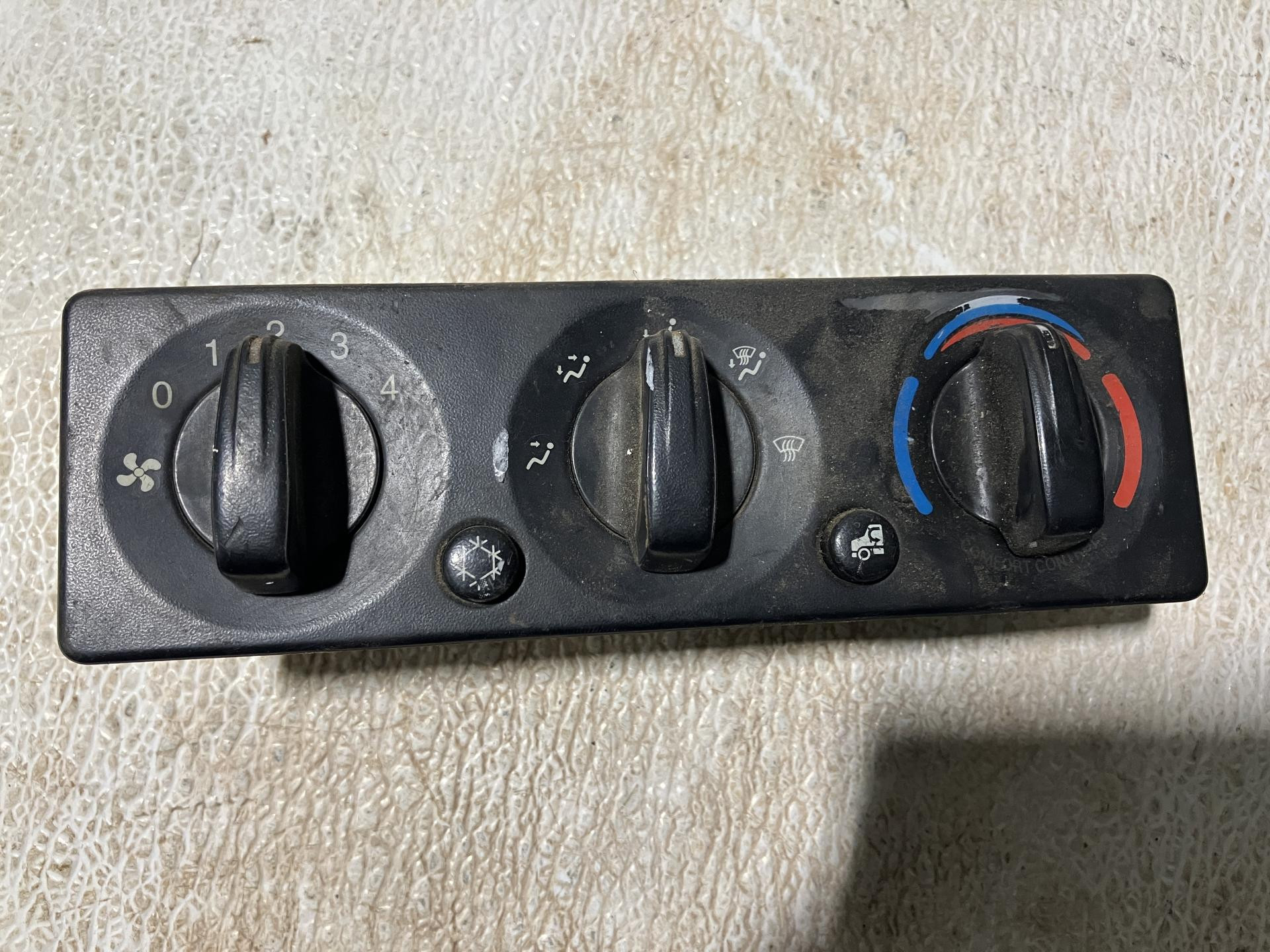 14099AAFR | Peterbilt 357 Heater & AC Temperature Control for Sale