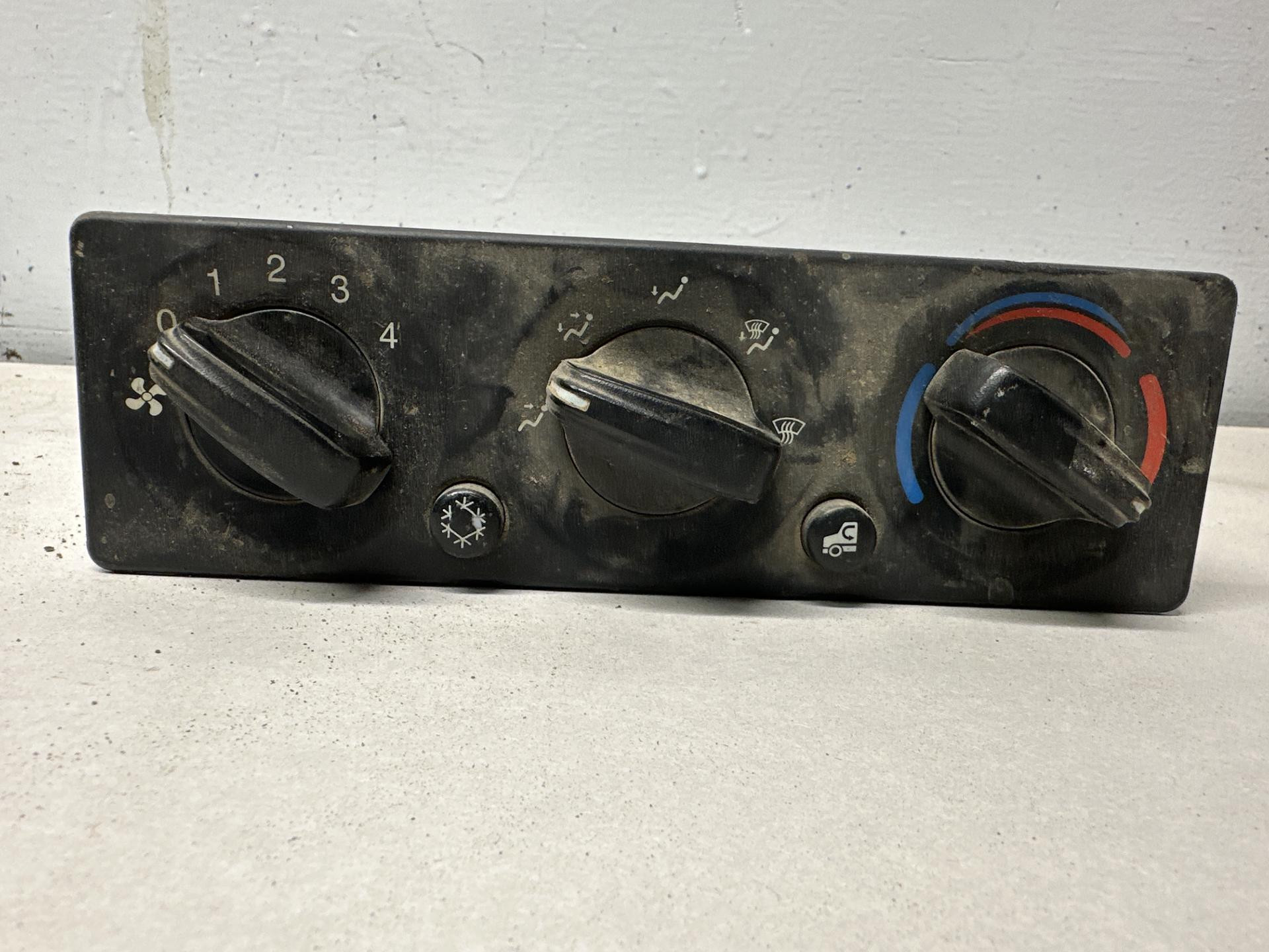 Q21-60000-001 | Peterbilt 386 Heater & AC Temperature Control for Sale
