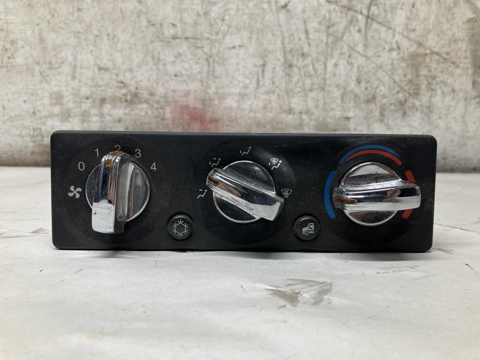 Q21-6012 | Peterbilt 389 Heater & AC Temperature Control for Sale