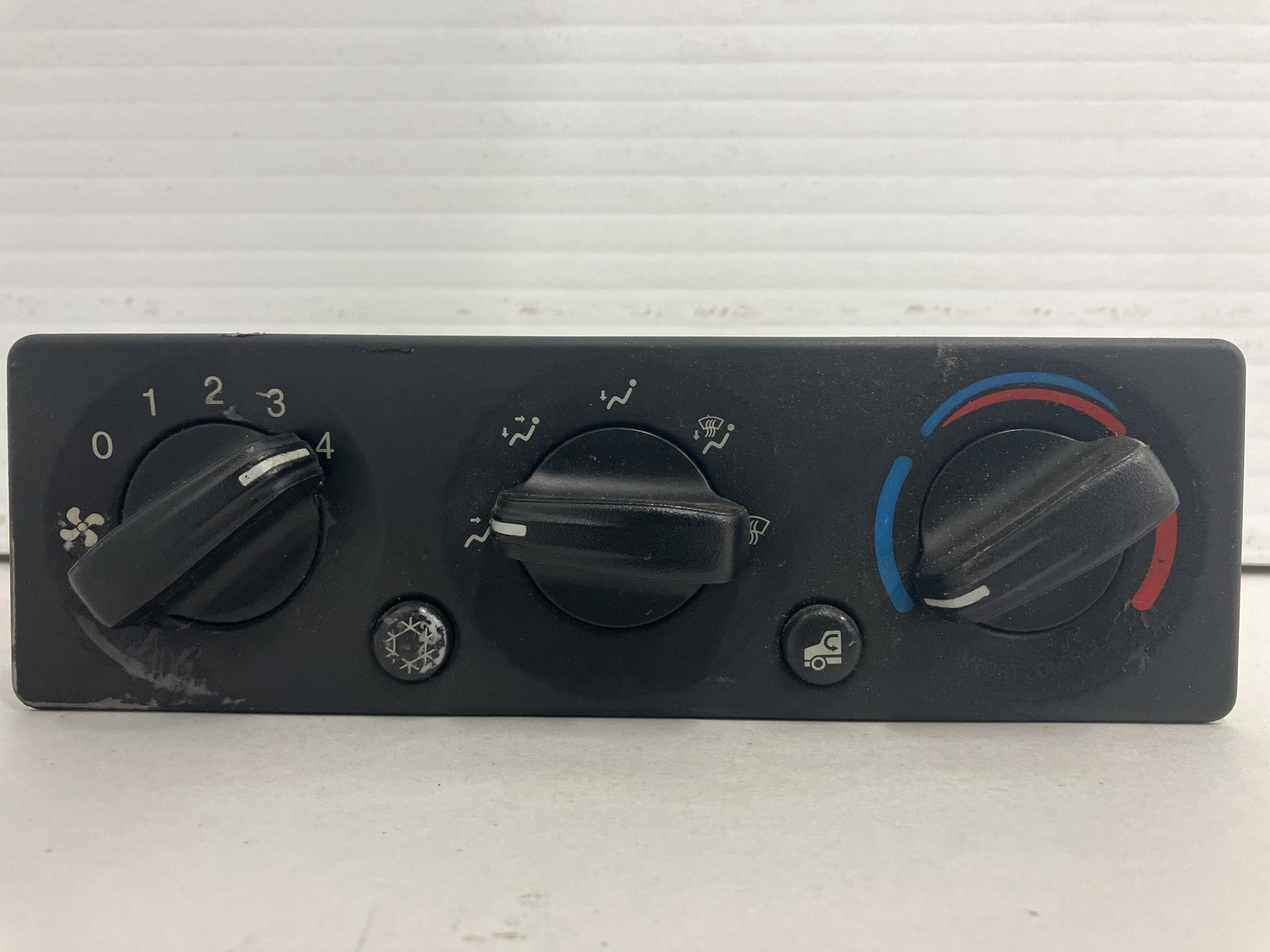 Q21-6012 | Peterbilt 389 Heater & AC Temperature Control for Sale