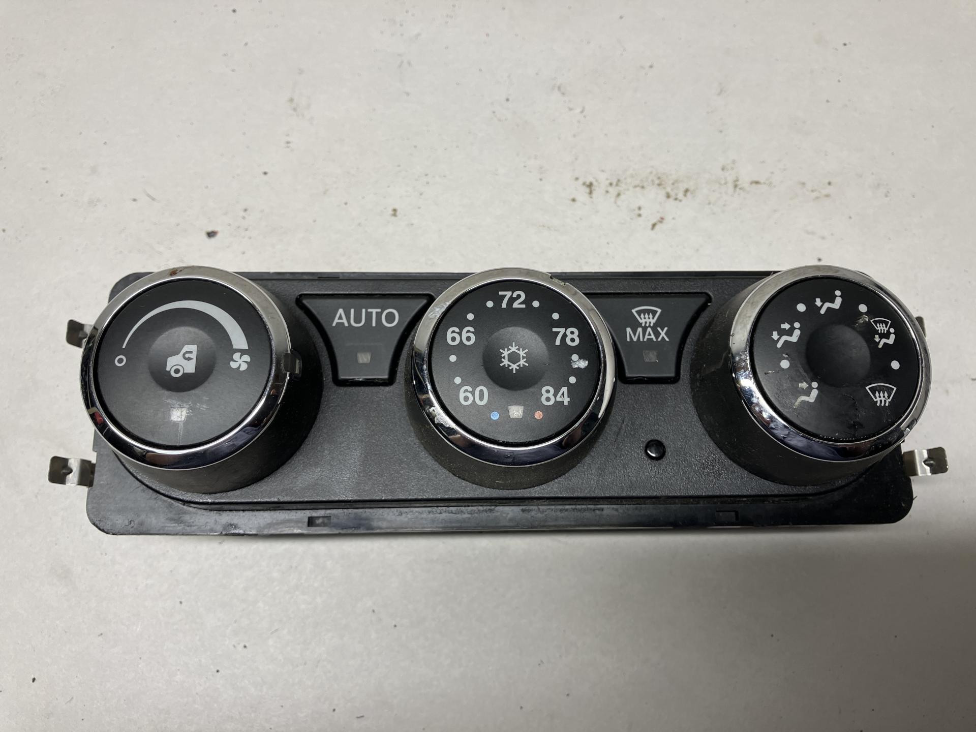Q21-6032-13B1 R | Peterbilt 579 Heater & AC Temperature Control for Sale