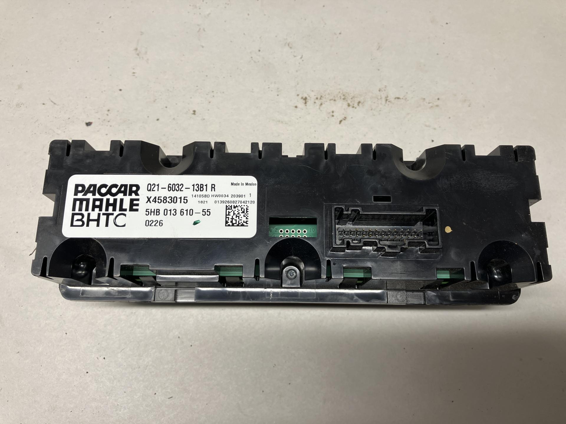 Q21-6032-13B1 R | Peterbilt 579 Heater & AC Temperature Control for Sale