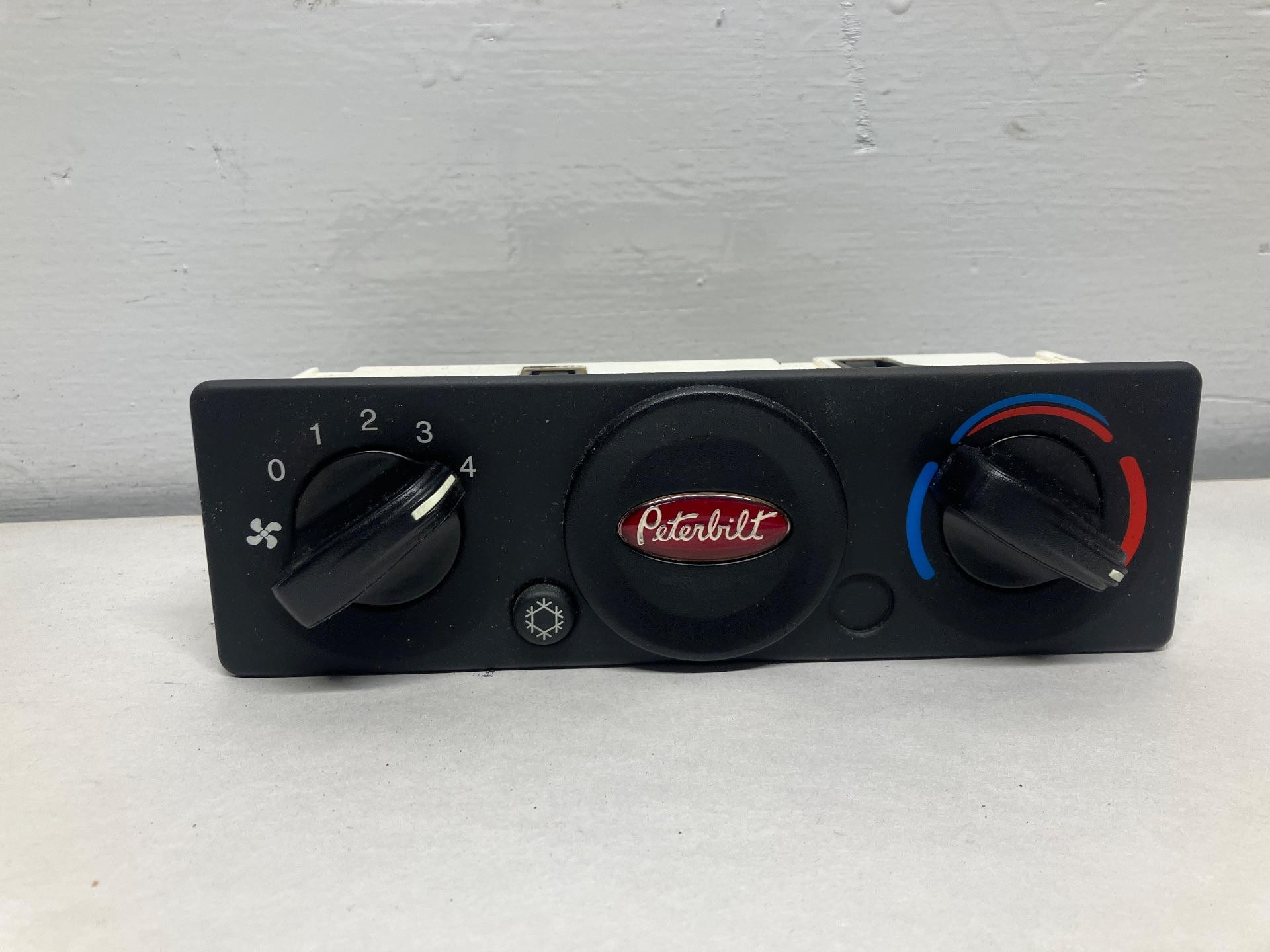 Q21-1122 | Peterbilt 579 Heater & AC Temperature Control for Sale