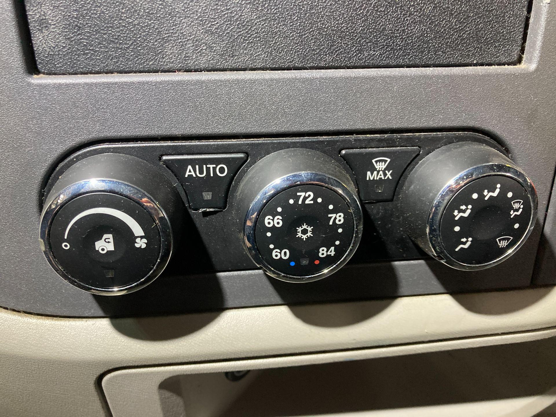 Q21-6032-13B1 R | Peterbilt 579 Heater & AC Temperature Control for Sale