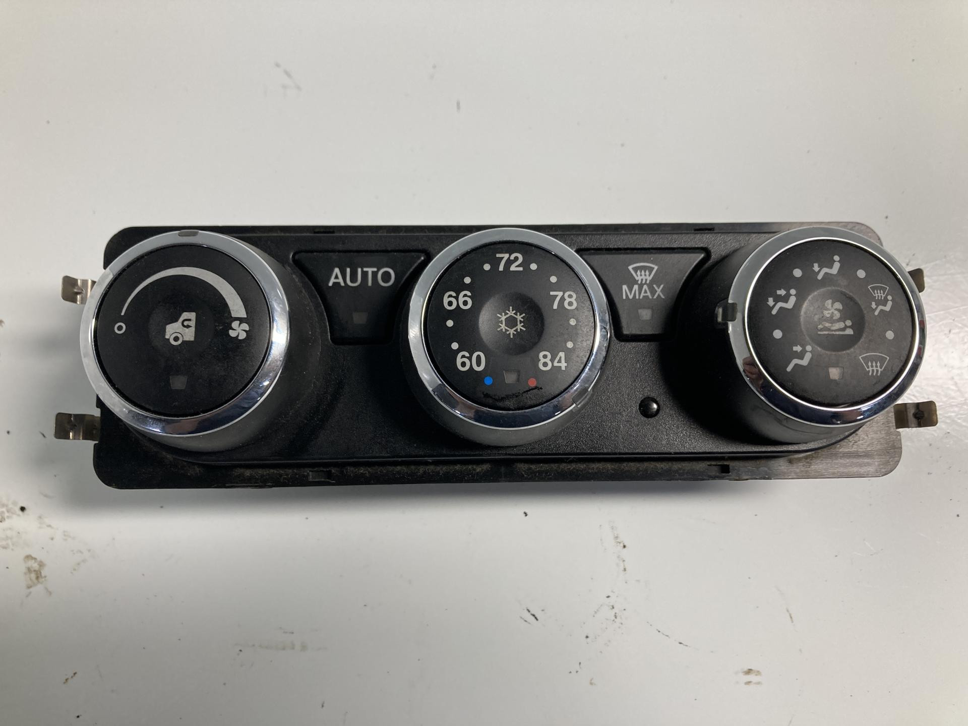F21-1048-20012 | Peterbilt 579 Heater & AC Temperature Control for Sale