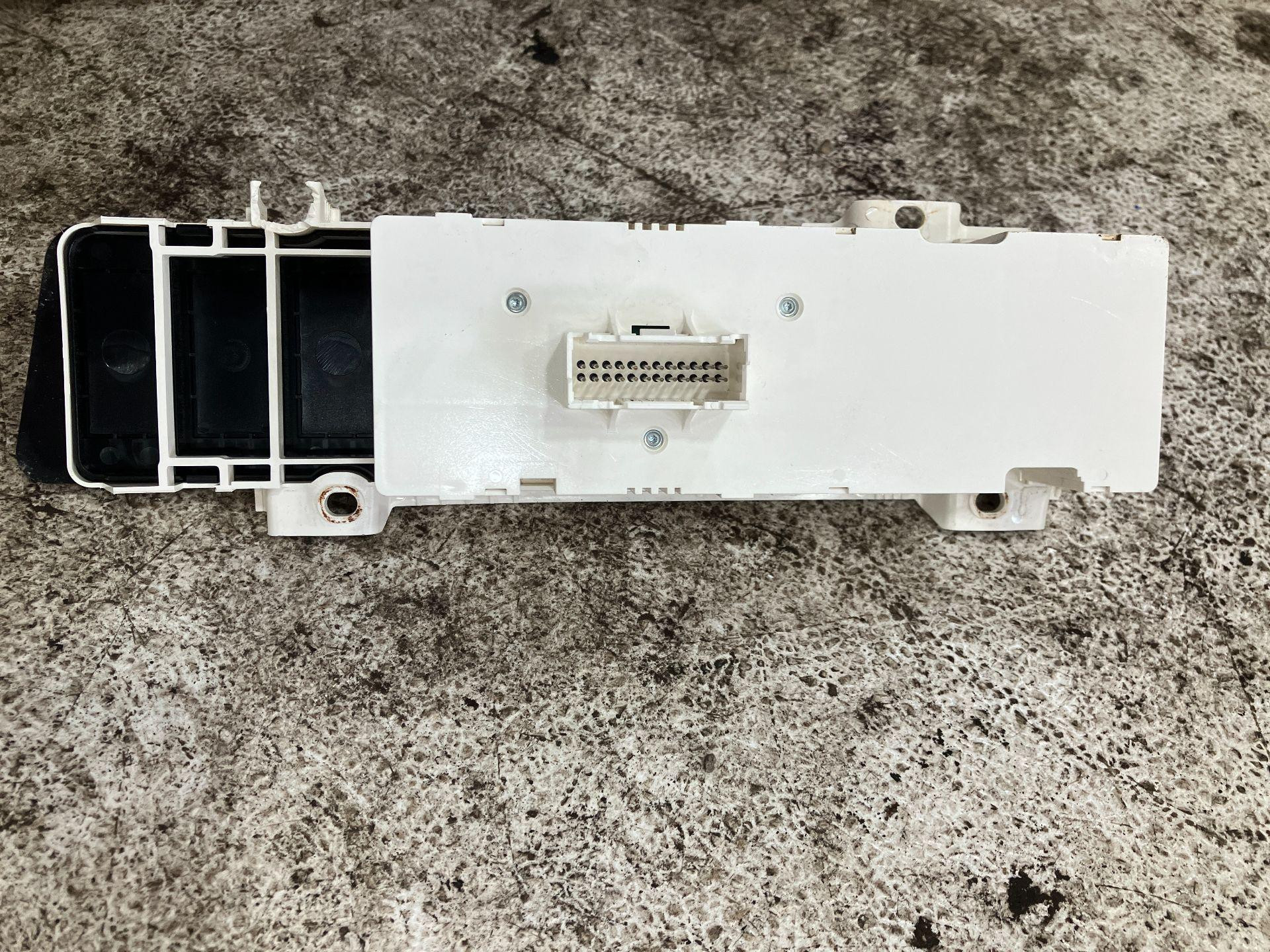 A22-54708-220 | Freightliner C112 CENTURY Heater & AC Temperature Control f