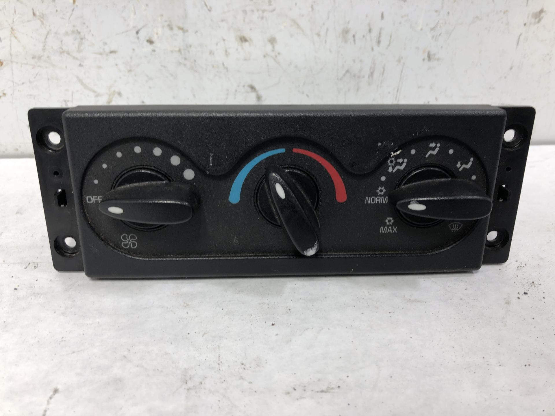 3827580C1 | International DURASTAR (4300) Heater & AC Temperature Control f