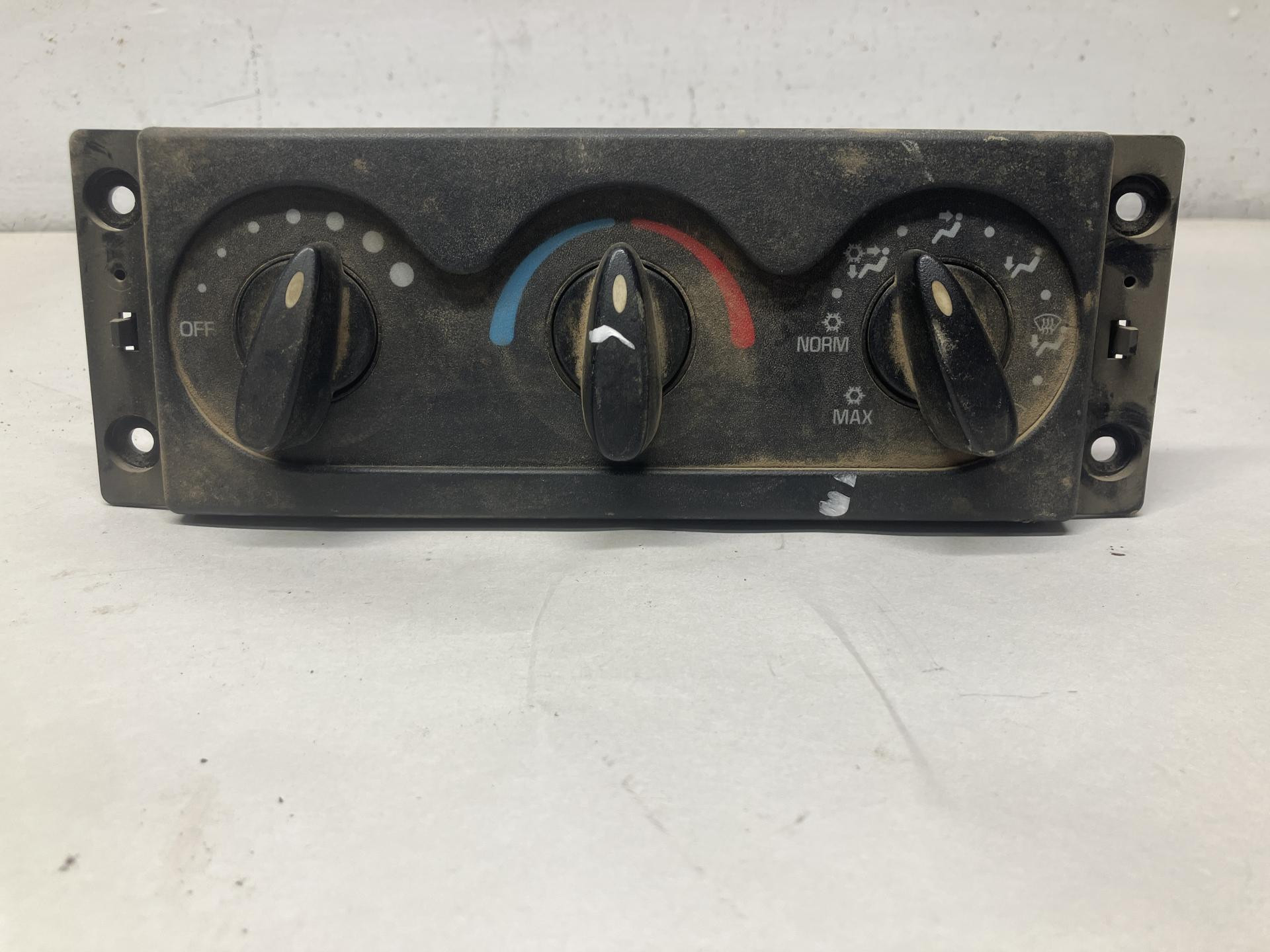 3545543C5 | International DURASTAR (4400) Heater & AC Temperature Control f