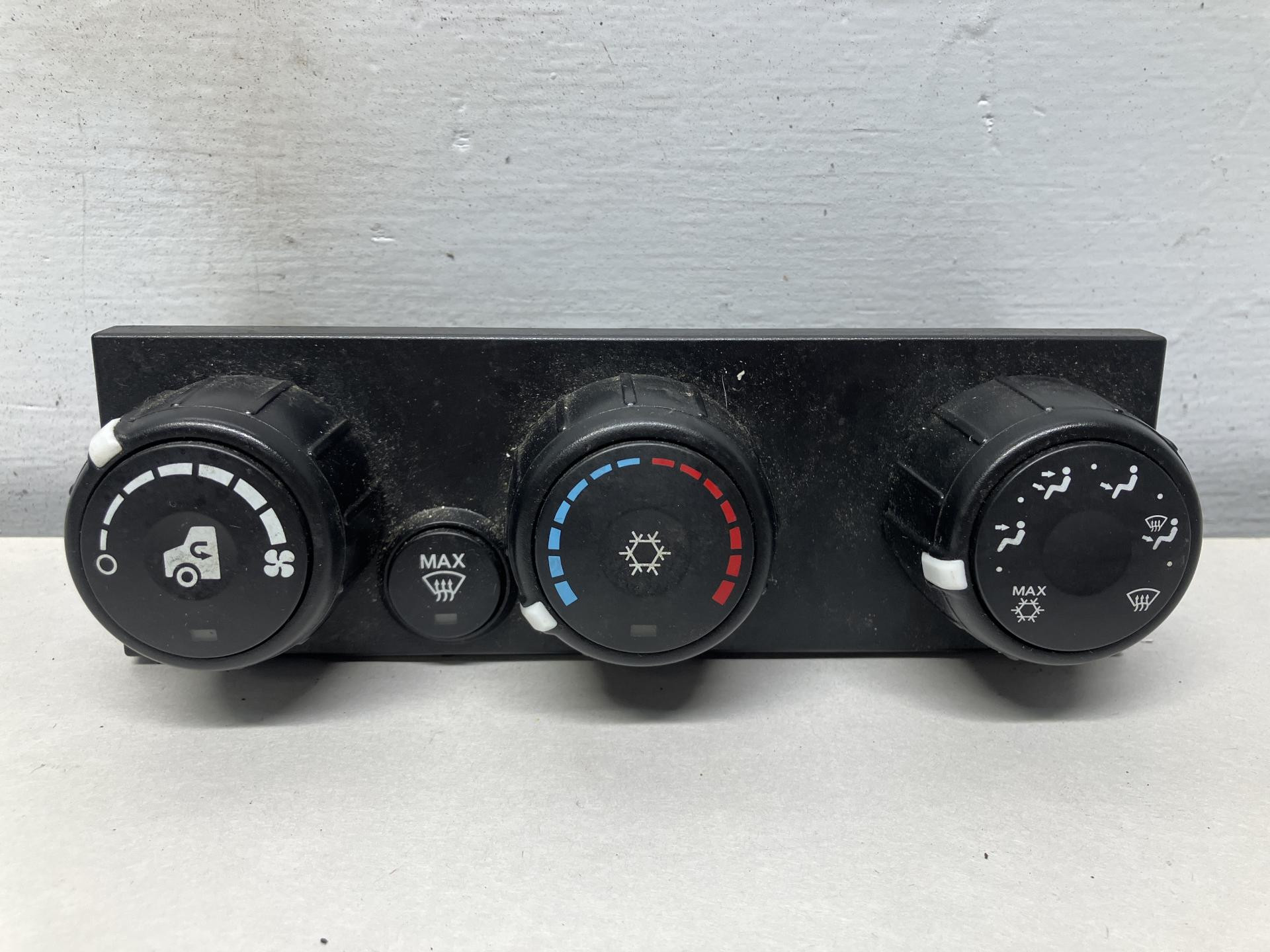4065331C6 | International LT Heater & AC Temperature Control for Sale