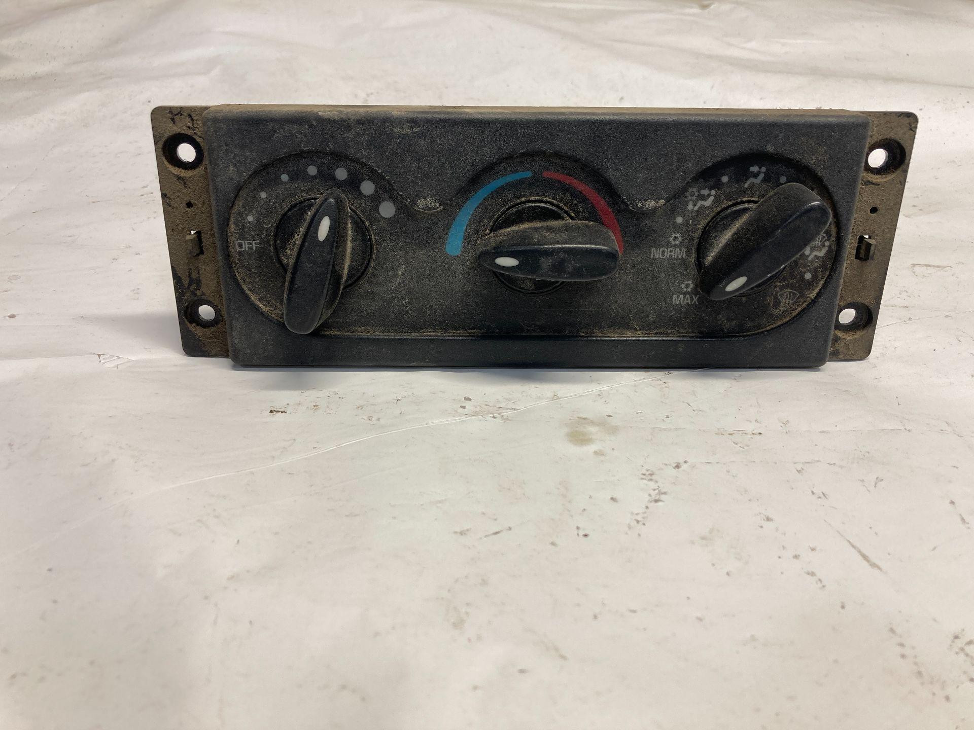 3827580C1 | International PROSTAR Heater & AC Temperature Control for Sale