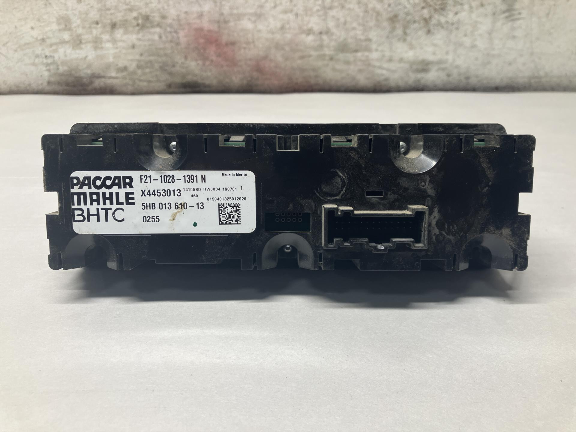 F21-1028-1391 | Kenworth T880 Heater & AC Temperature Control for Sale