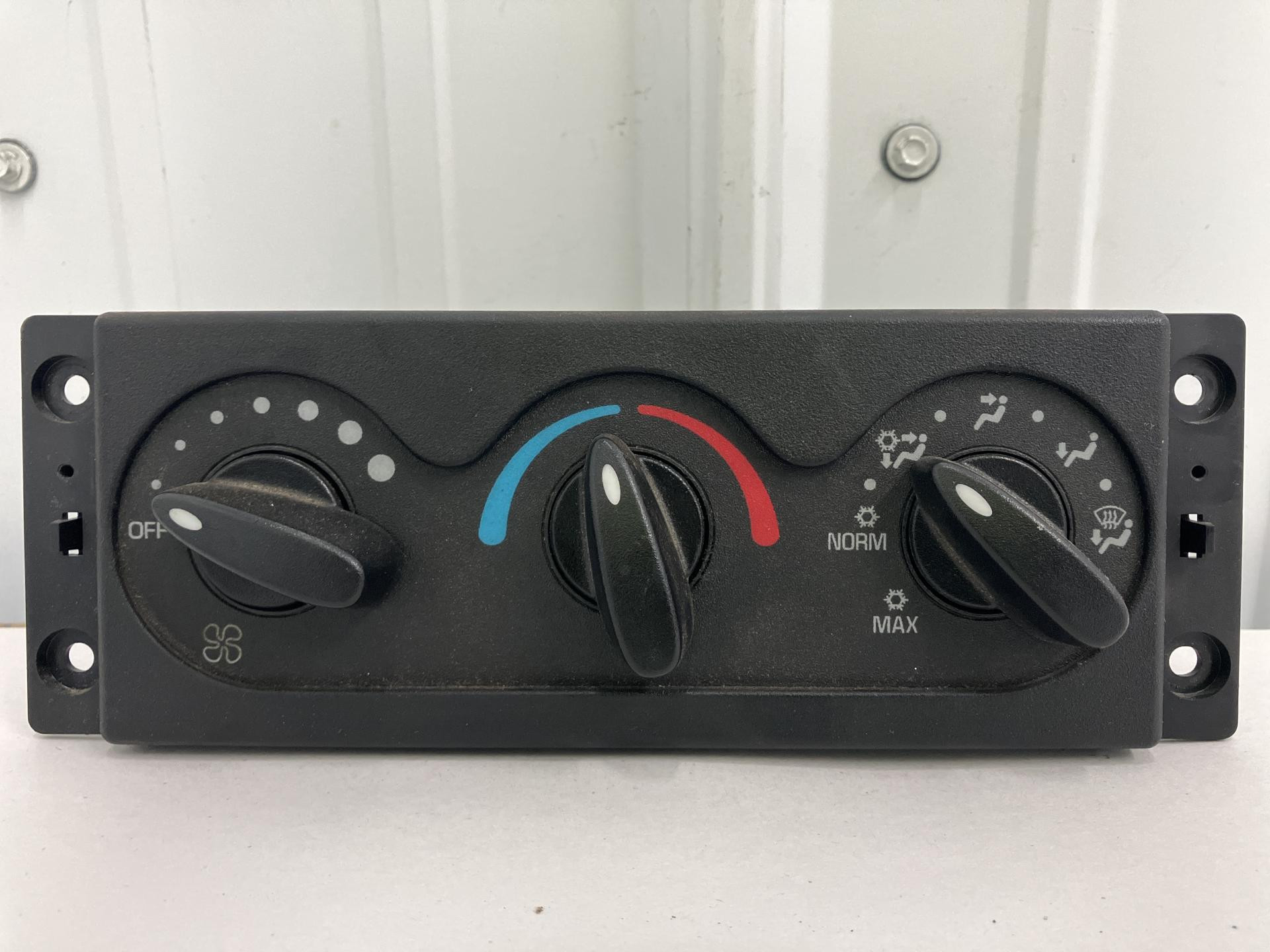 3827580C1 | International TRANSTAR (8600) Heater & AC Temperature Control f