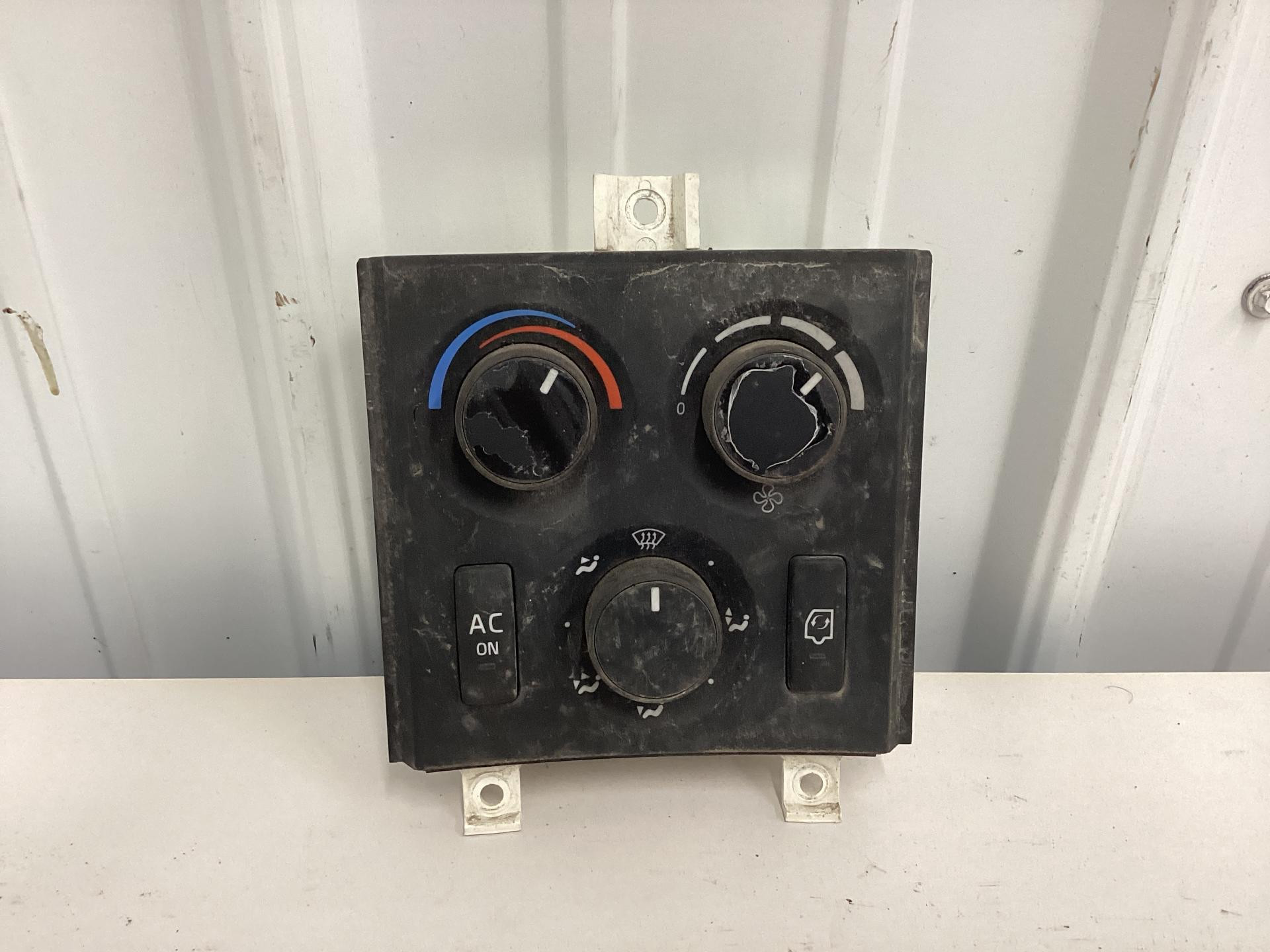 84732236 | Volvo VNL Heater & AC Temperature Control for Sale
