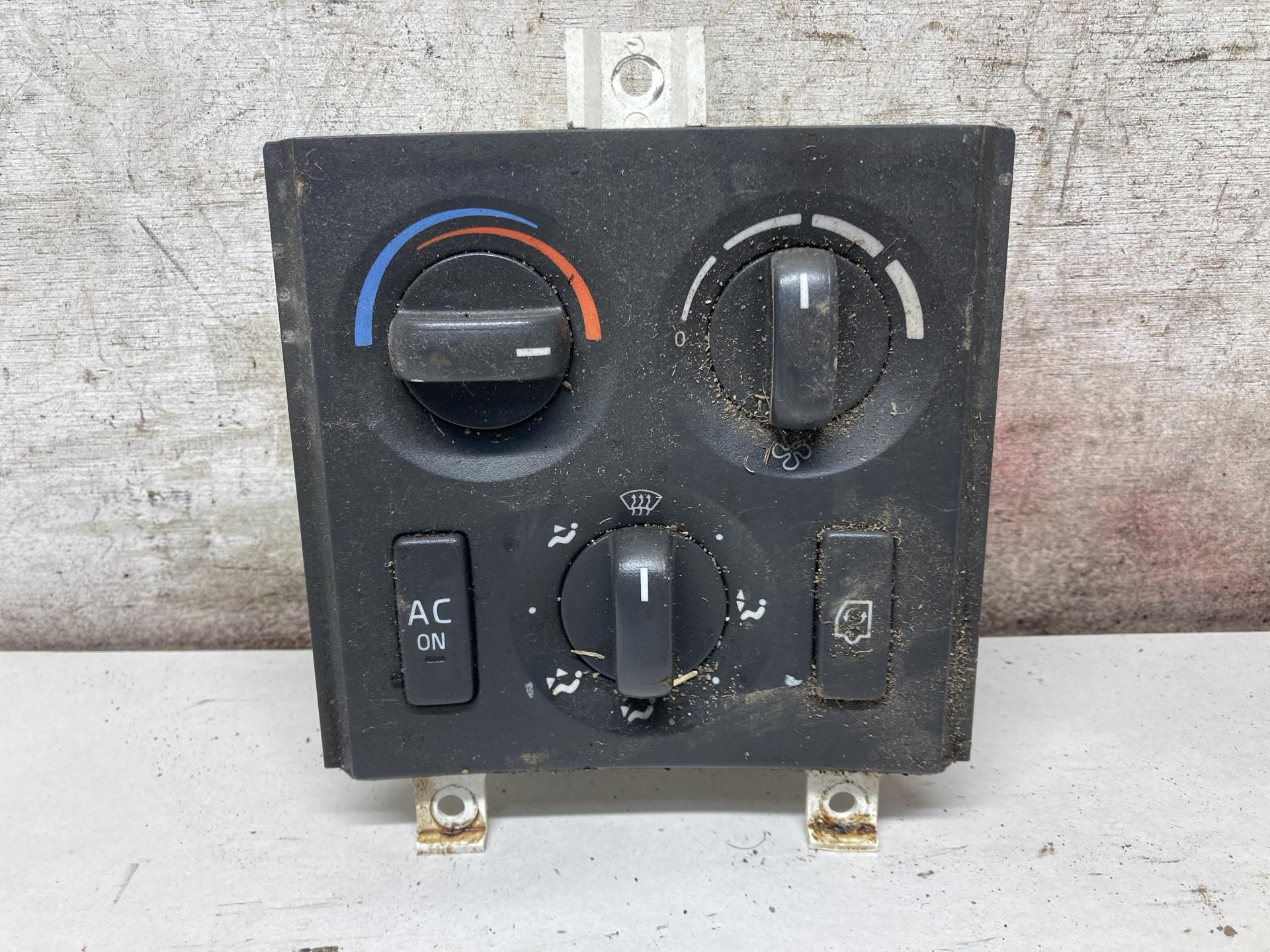 21326144 | Volvo VNL Heater & AC Temperature Control for Sale