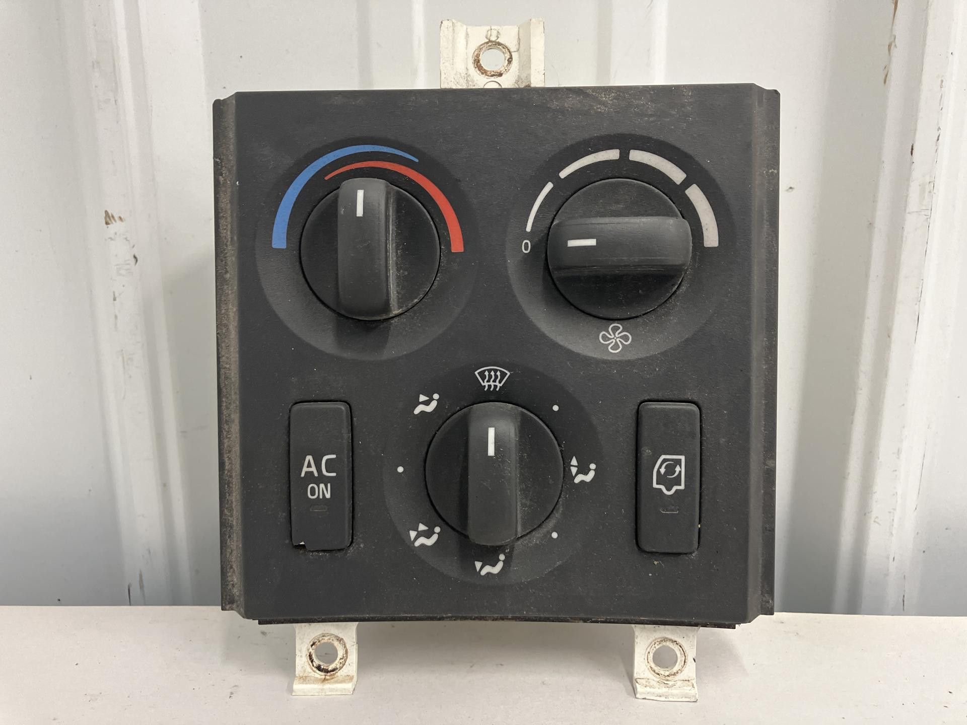 21326144 | Volvo VNL Heater & AC Temperature Control for Sale