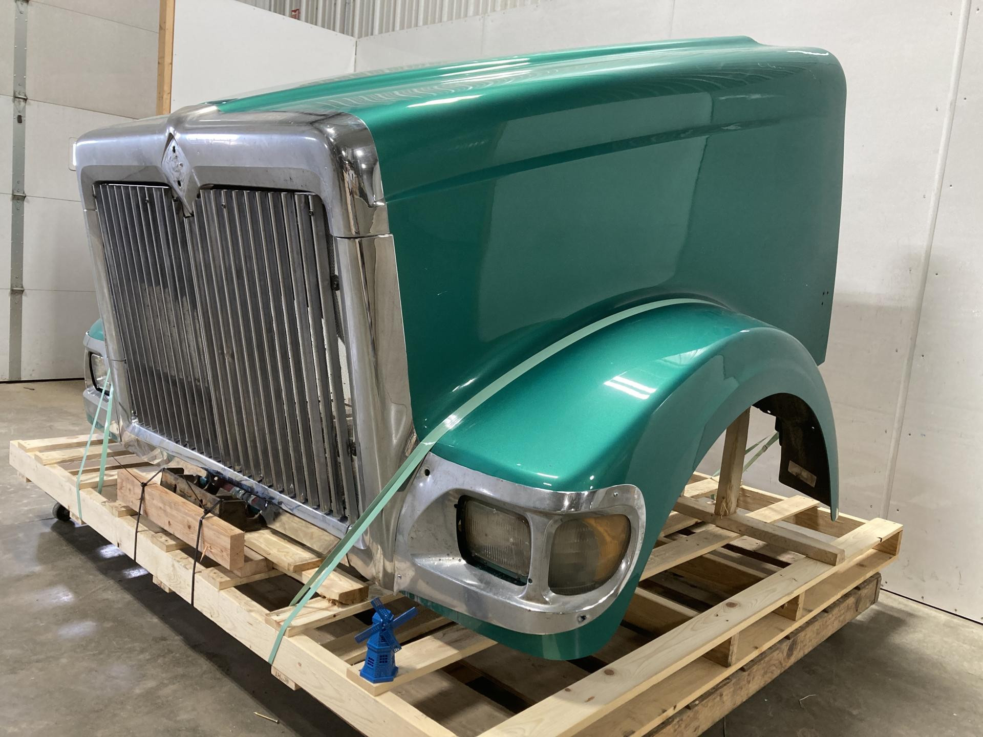 International 9900 Hood for Sale