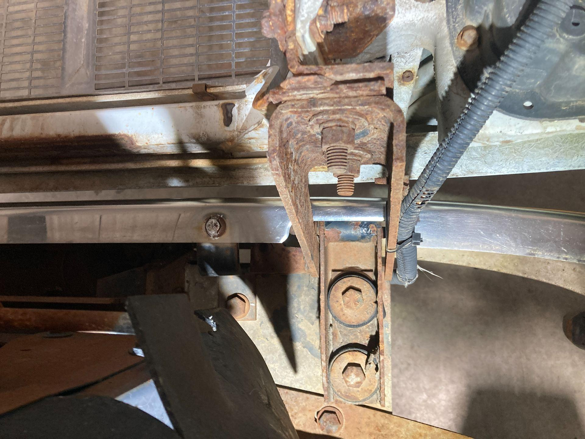 13-04524 | Peterbilt 330 Hood Hinge for Sale