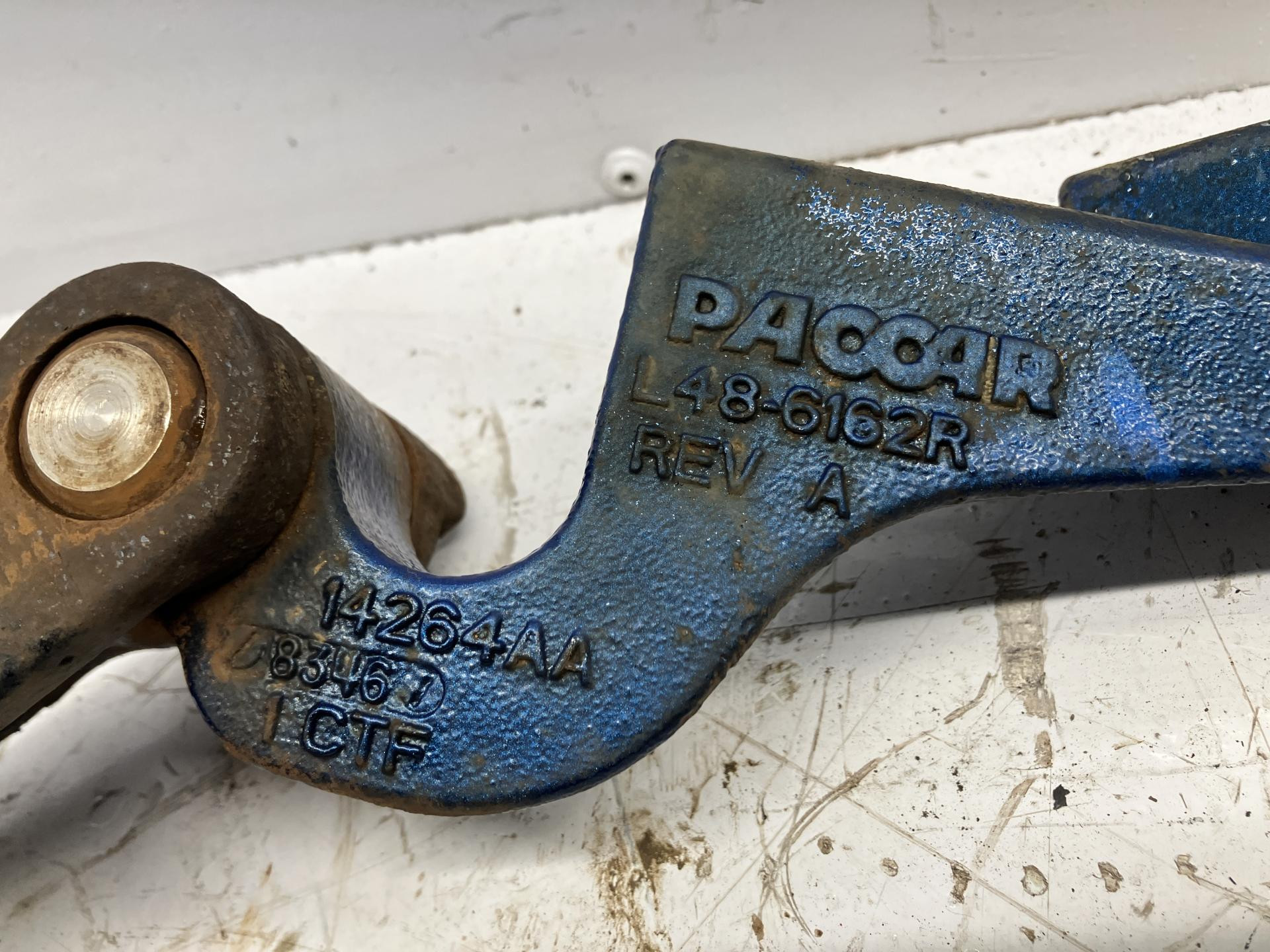 L48-6161L & L-48-6161 | Peterbilt 567 Hood Hinge for Sale