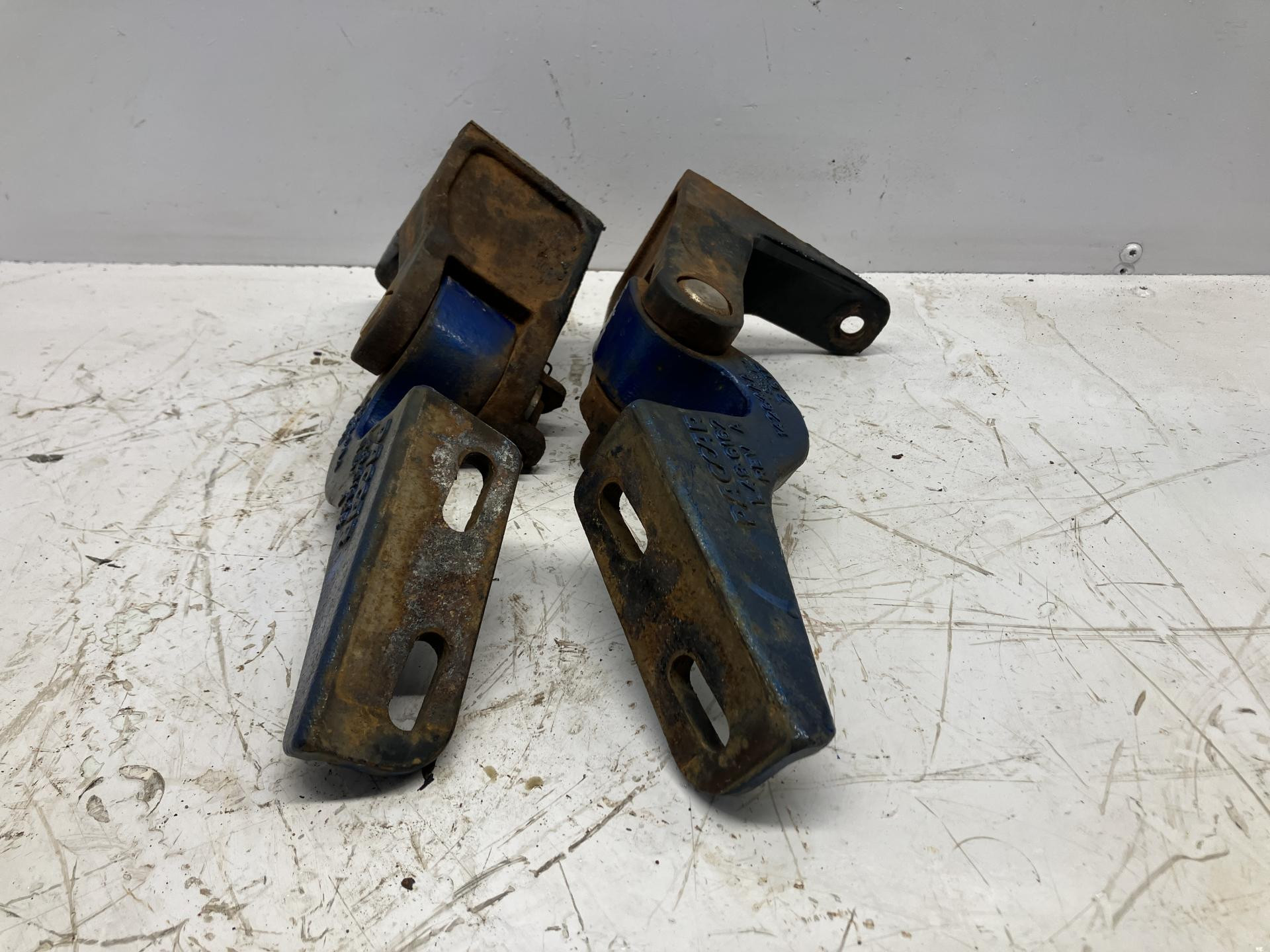 L48-6161L & L-48-6161 | Peterbilt 567 Hood Hinge for Sale