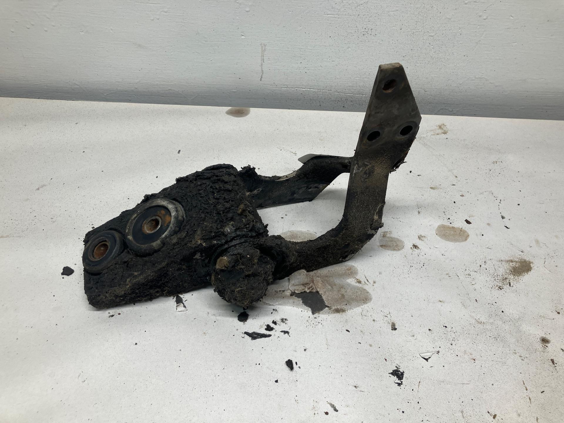 k282-492r | Kenworth T600 Hood Hinge for Sale