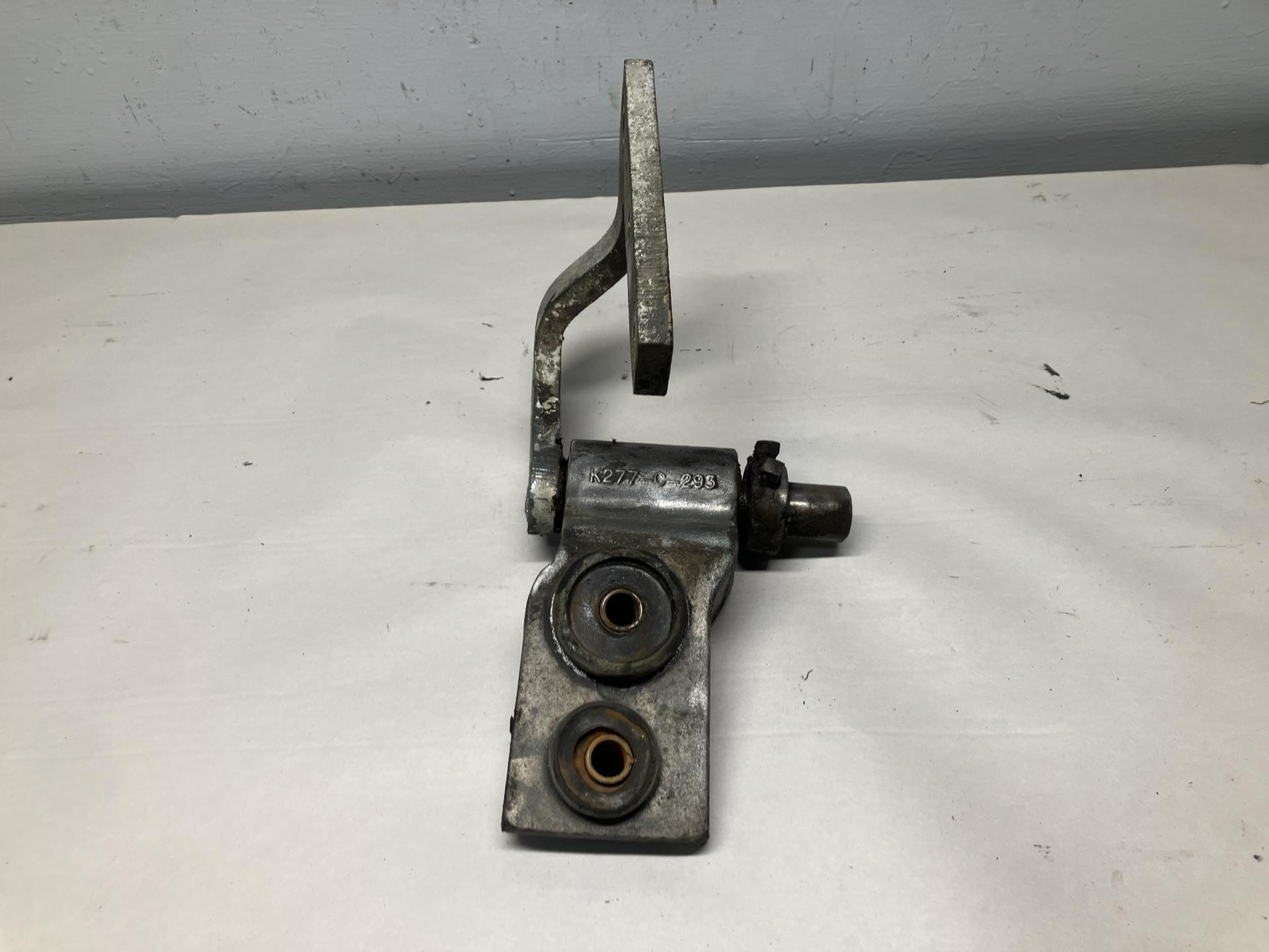 Kenworth T600 Hood Hinge for Sale