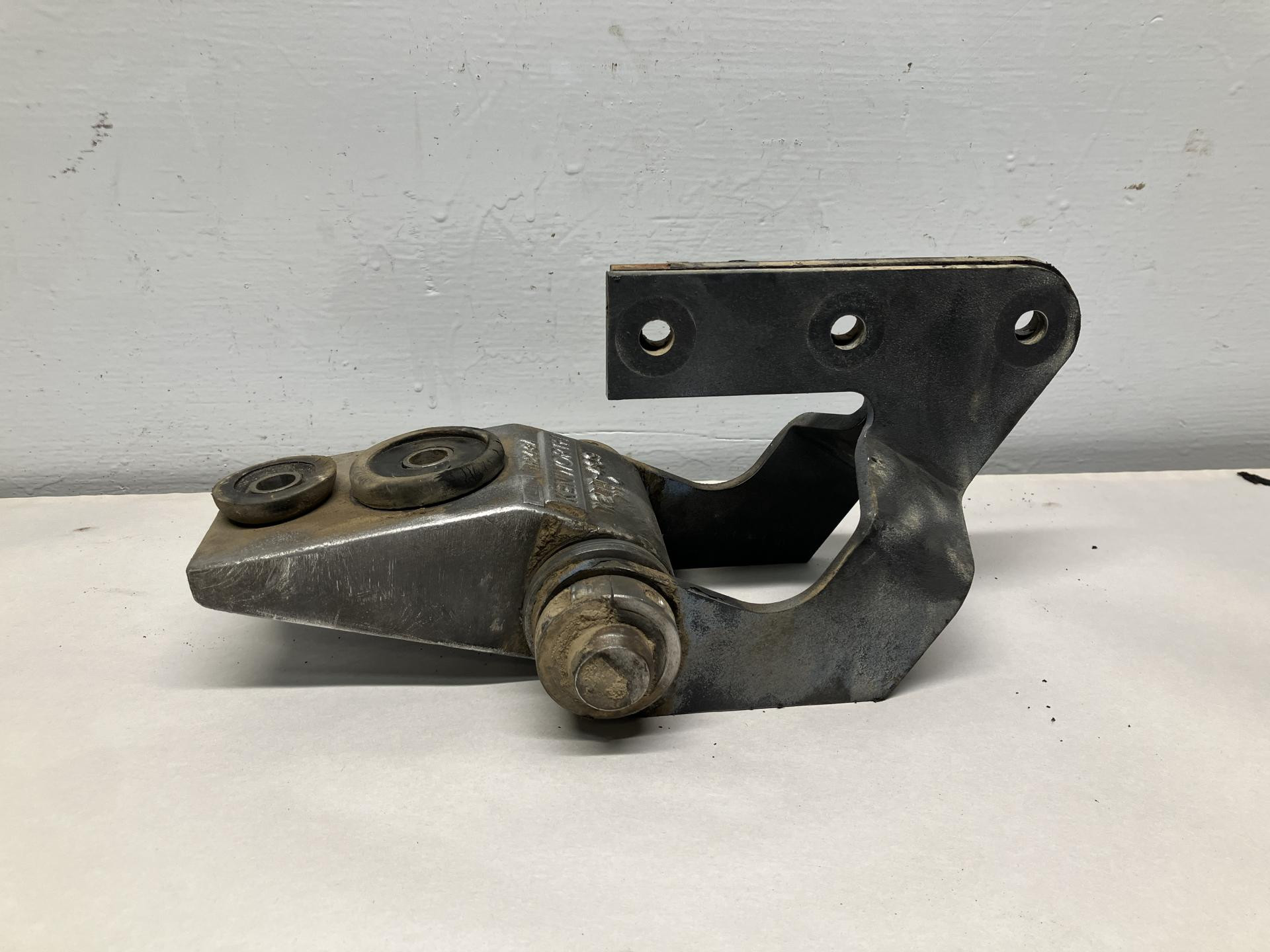K277-409 | Kenworth T600 Hood Hinge for Sale