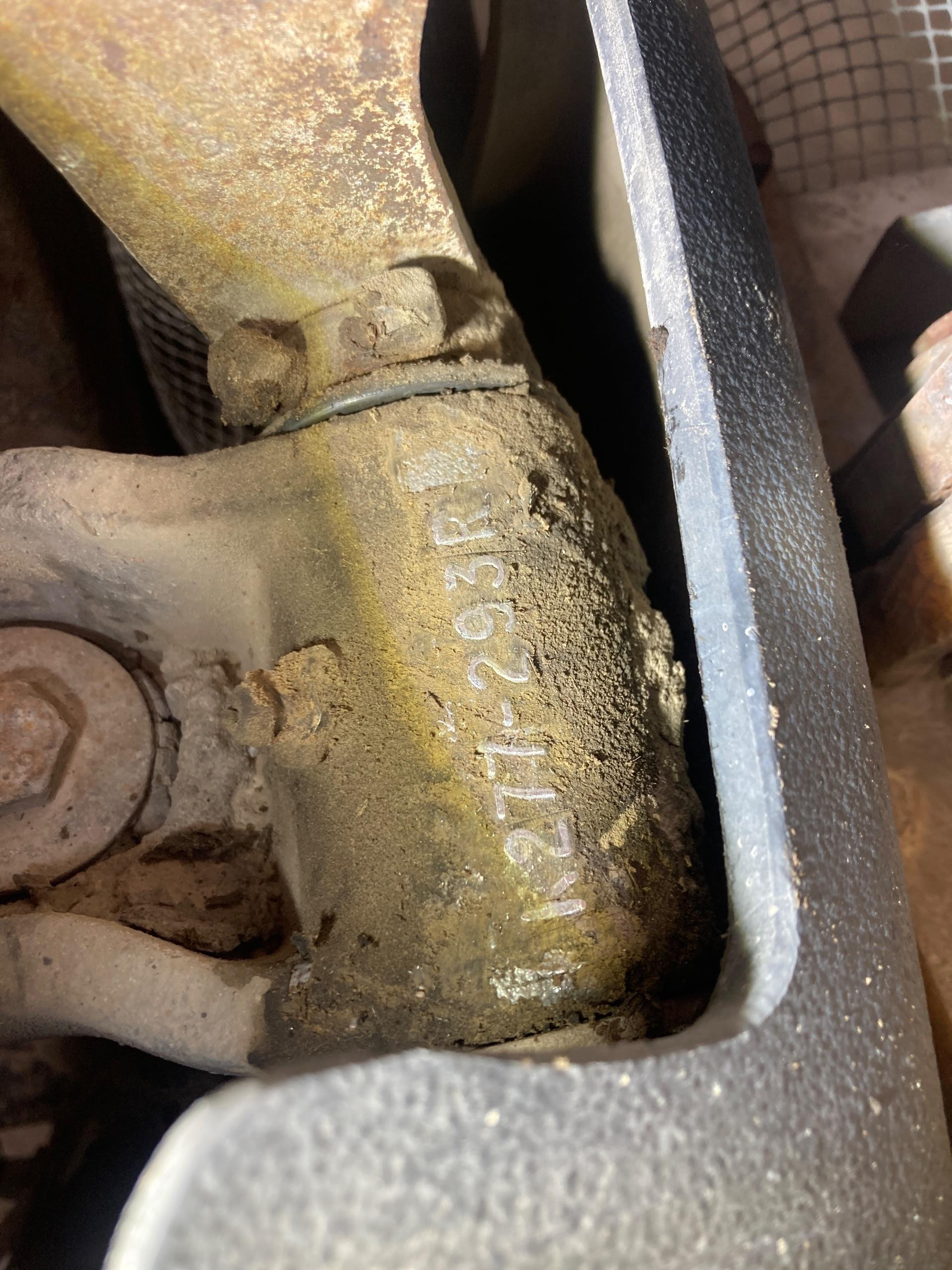 K277-293R | Kenworth T600 Hood Hinge for Sale