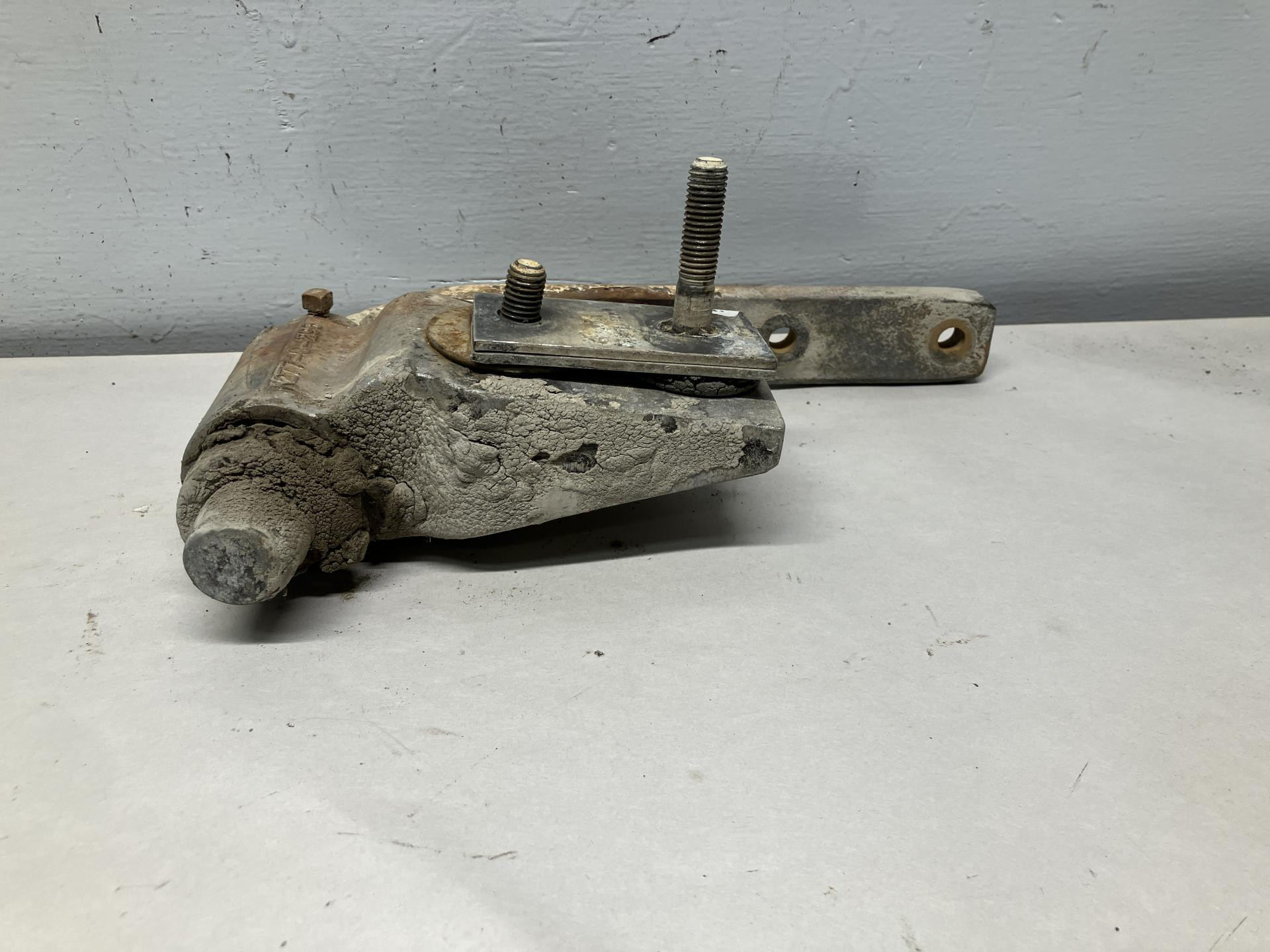 Kenworth T800 Hood Hinge for Sale