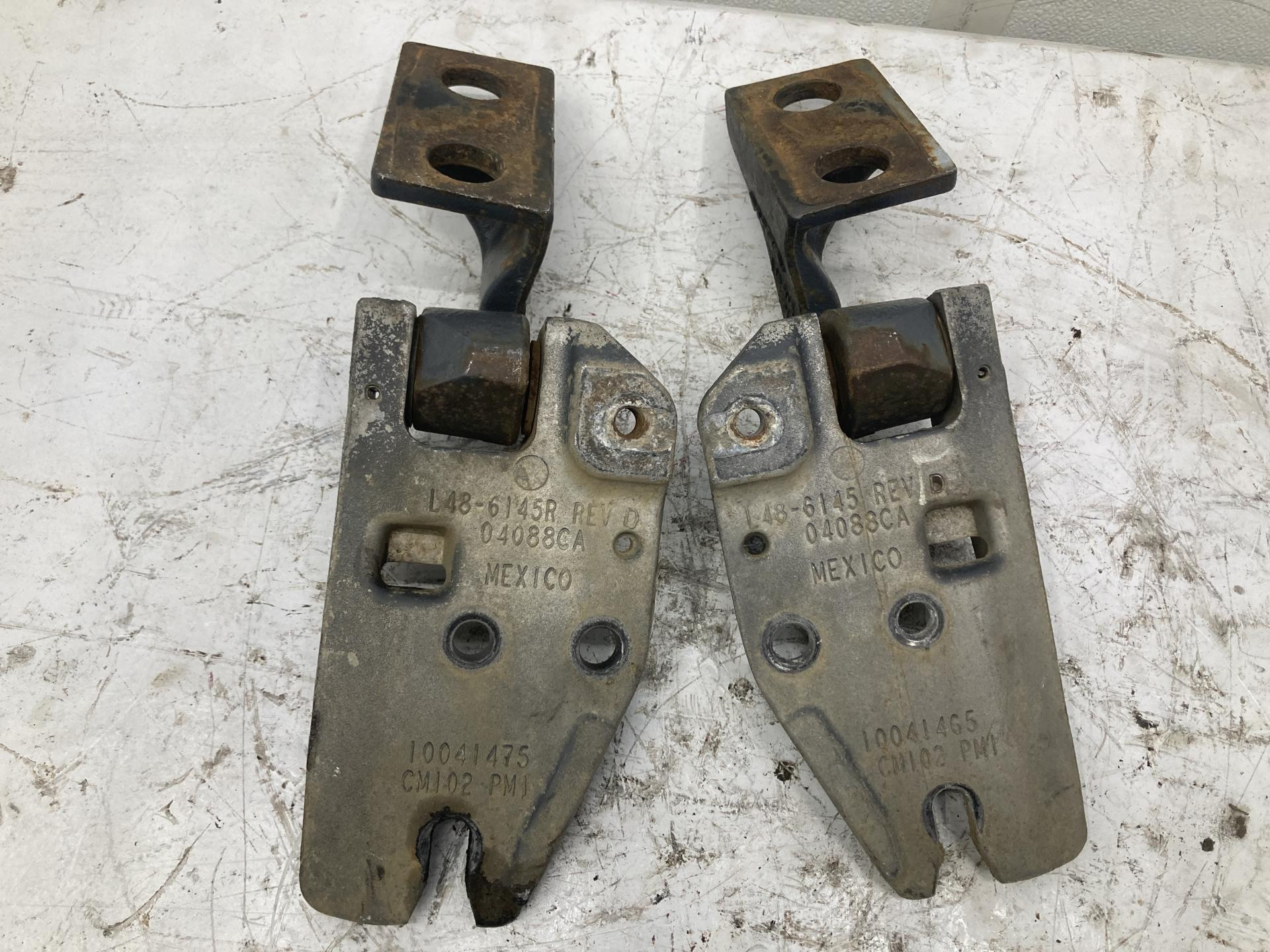 L48-6145R | Kenworth T880 Hood Hinge for Sale