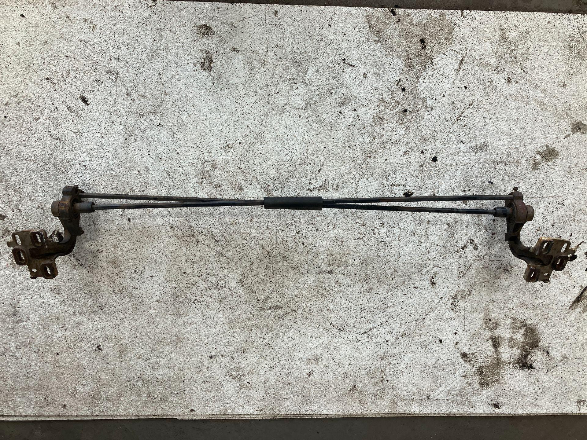 Volvo VNL Hood Hinge for Sale