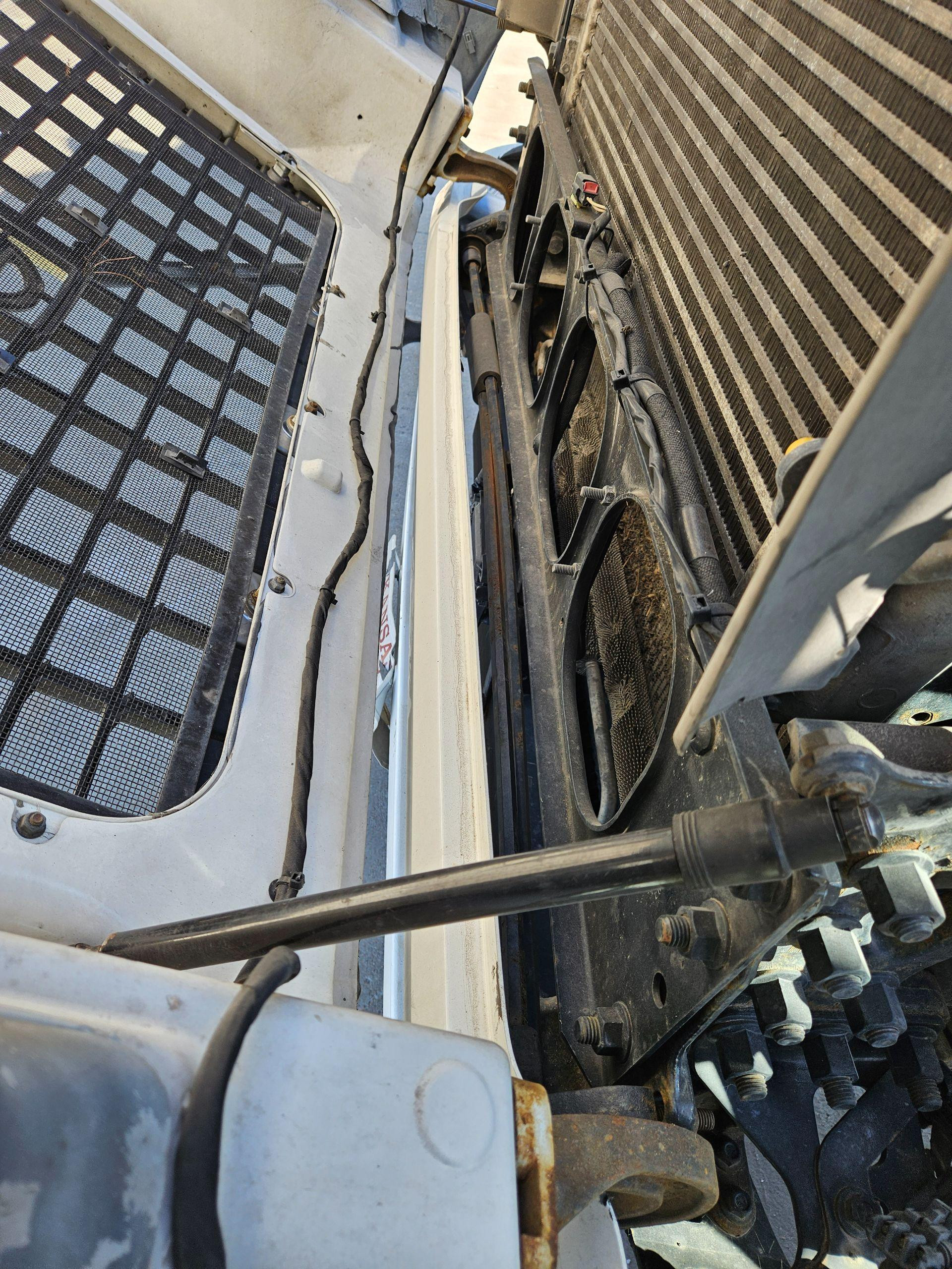 Volvo VNL Hood Hinge for Sale