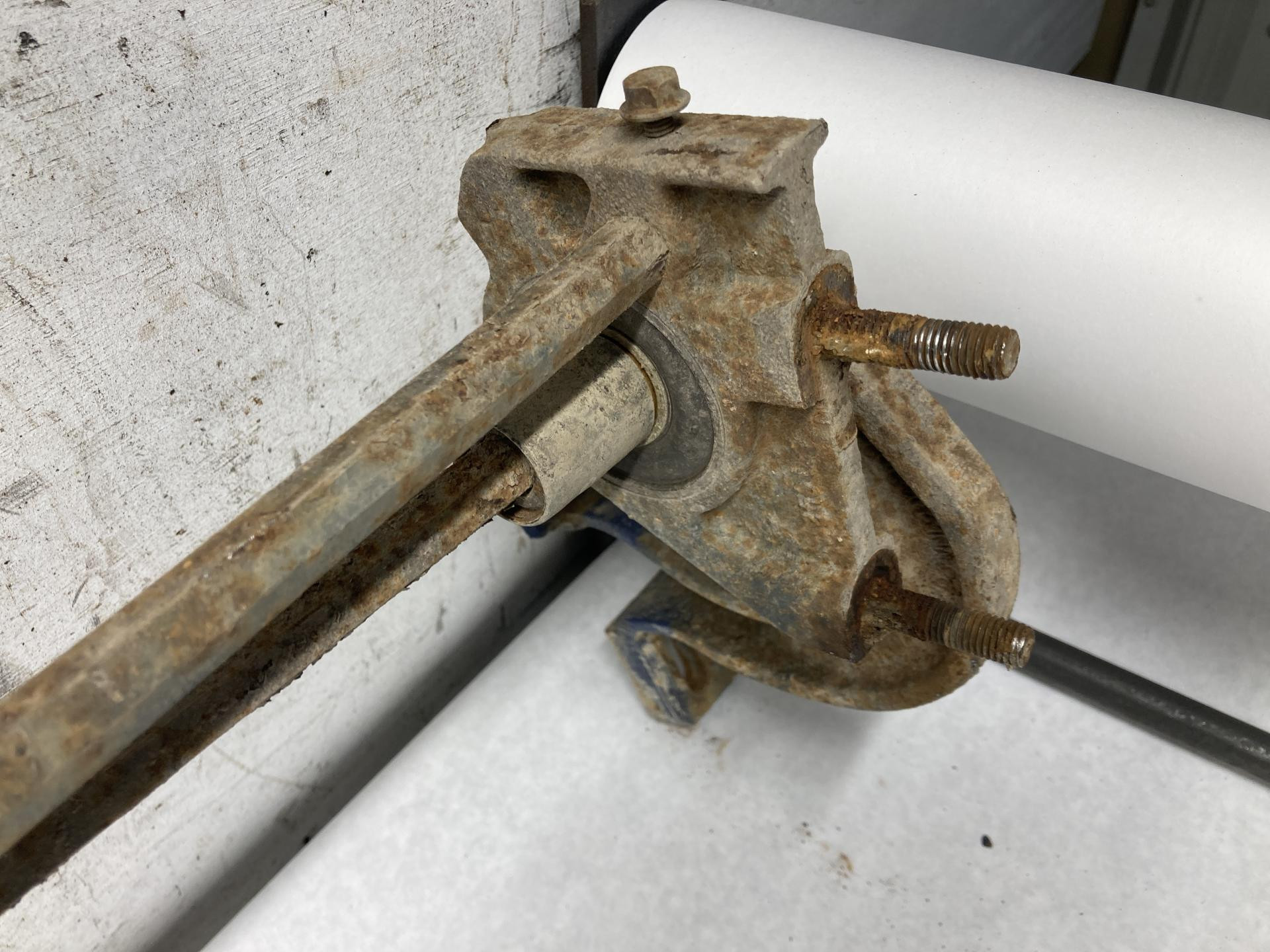 20733404 | Volvo VNL Hood Hinge for Sale
