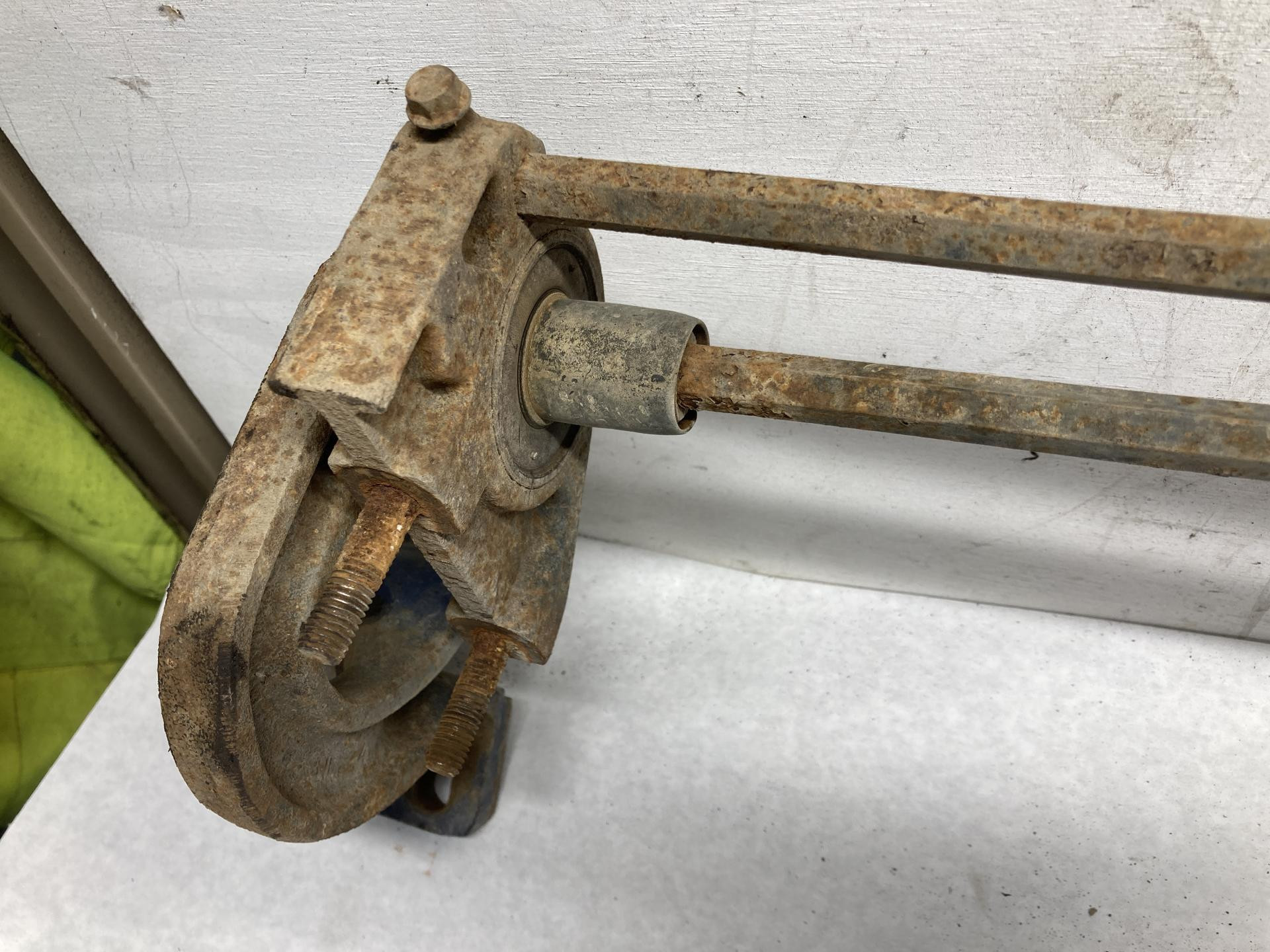 20733404 | Volvo VNL Hood Hinge for Sale