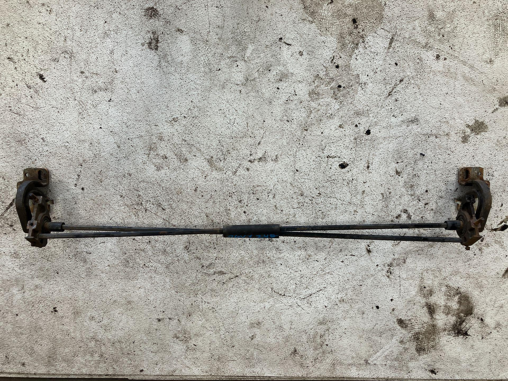 Volvo VNL Hood Hinge for Sale