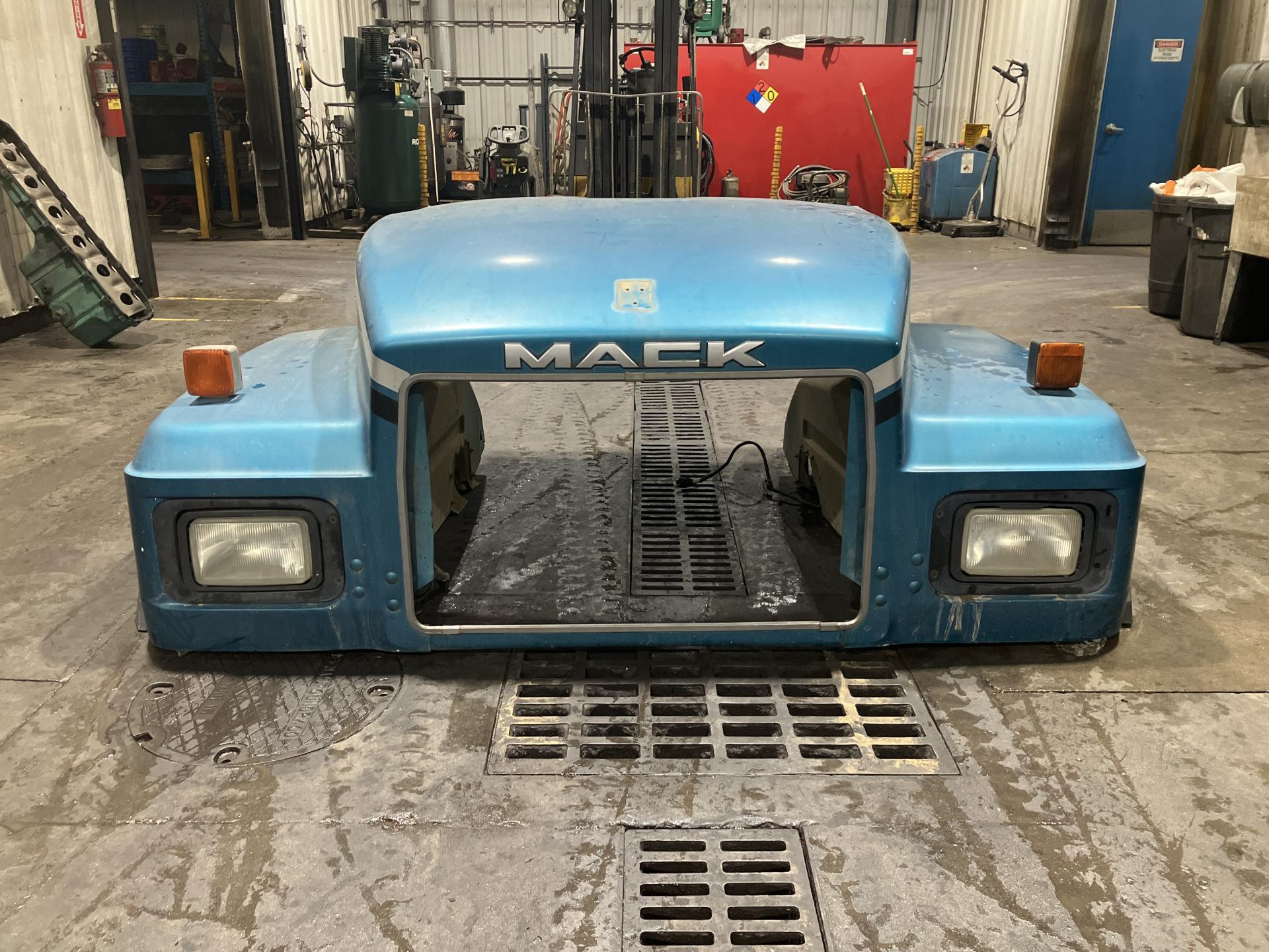 Mack RD600 Hood for Sale