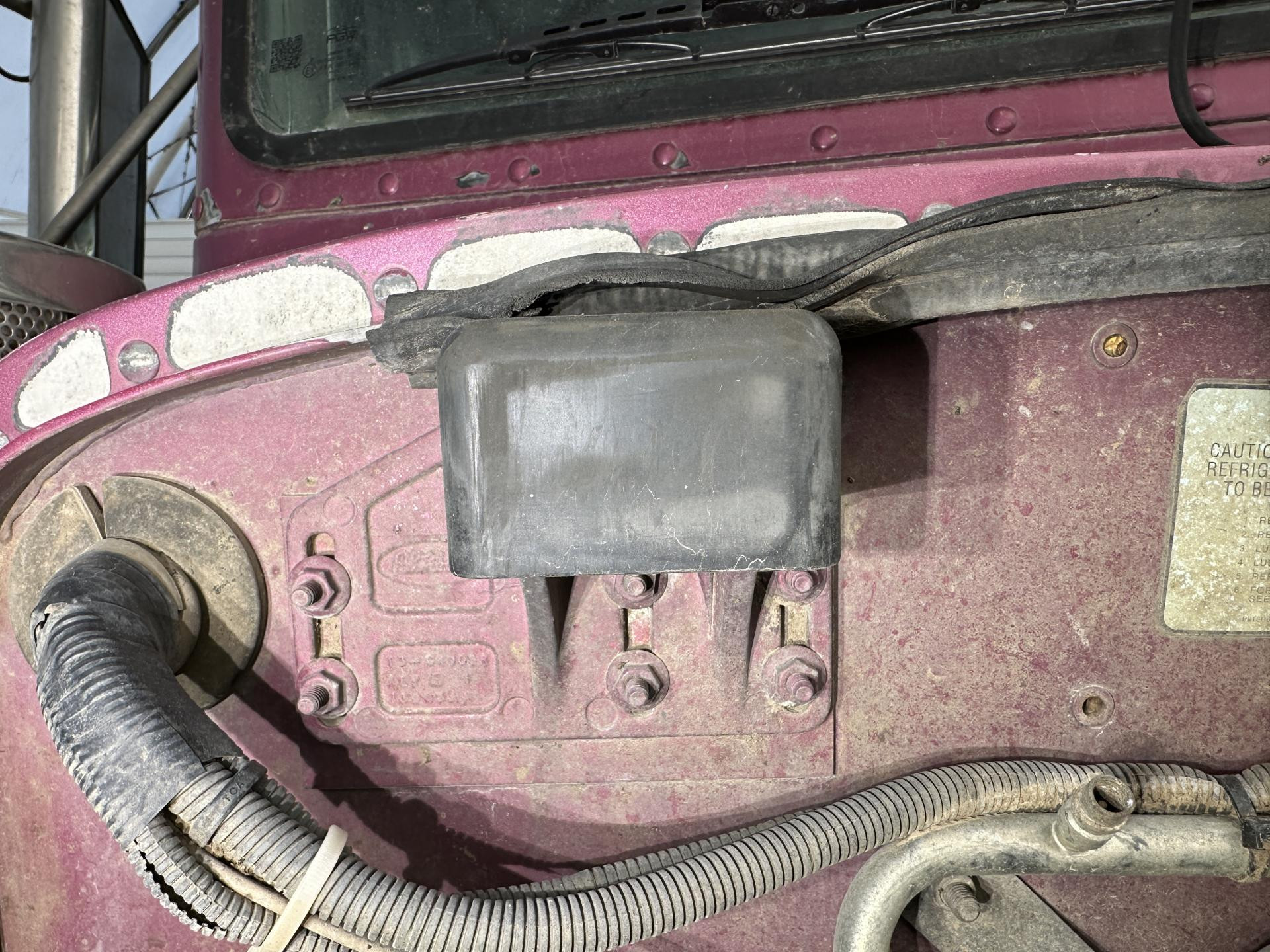 13-04709B | Peterbilt 379 Hood Rest for Sale