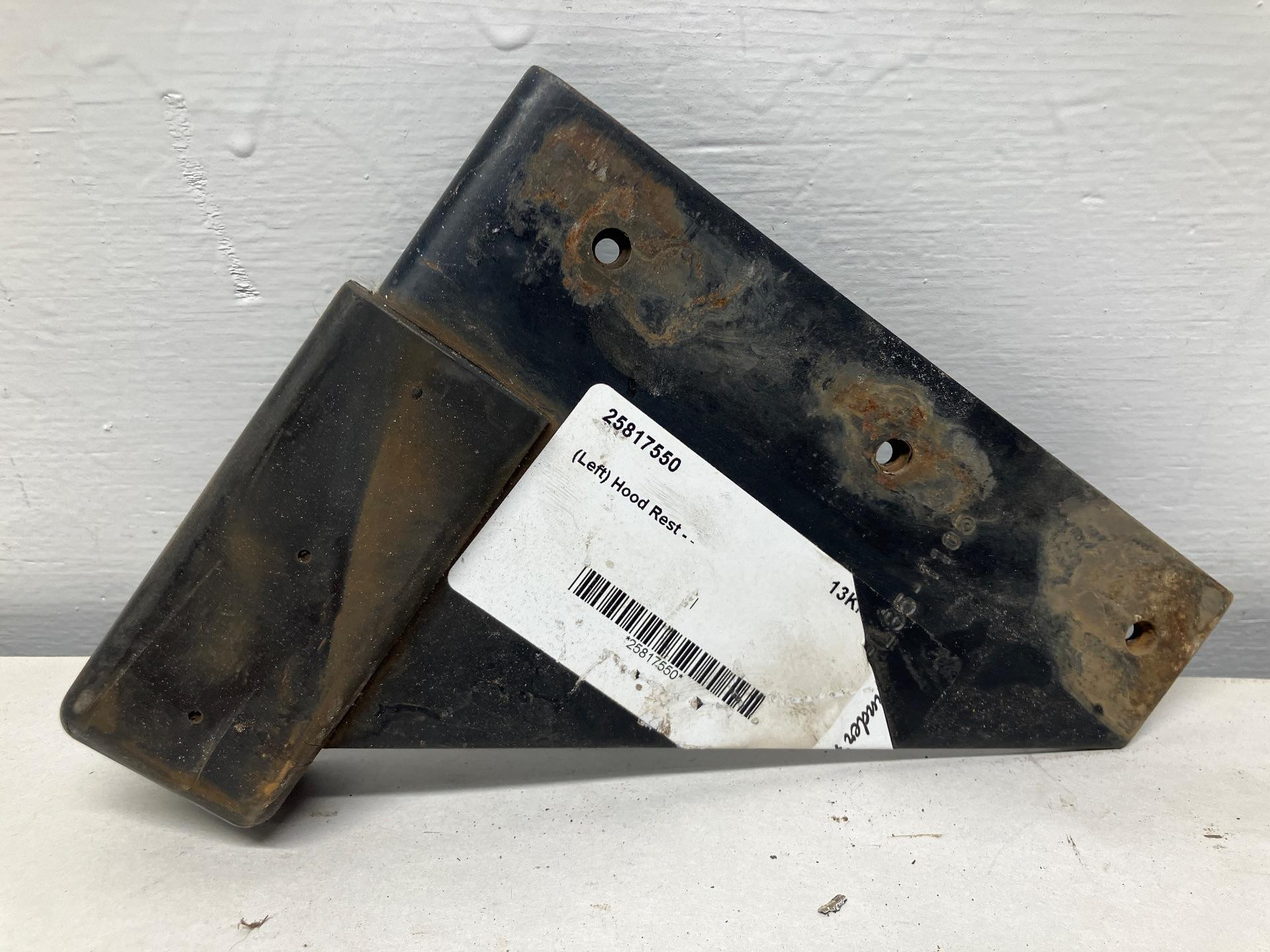 L85-1105 | Kenworth T370 Hood Rest for Sale