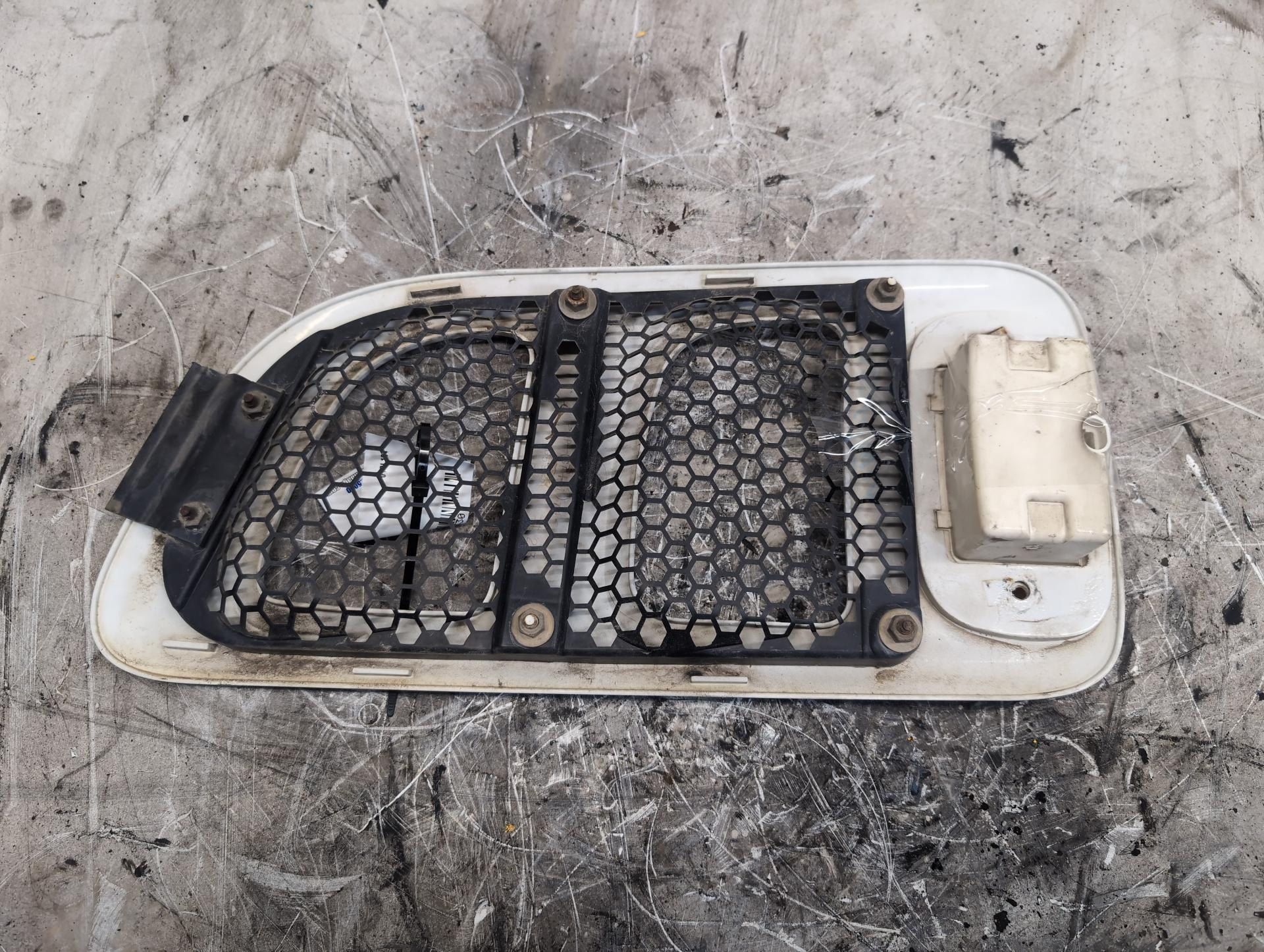F6HT-16B668 | Sterling L7501 Hood Side Vent for Sale