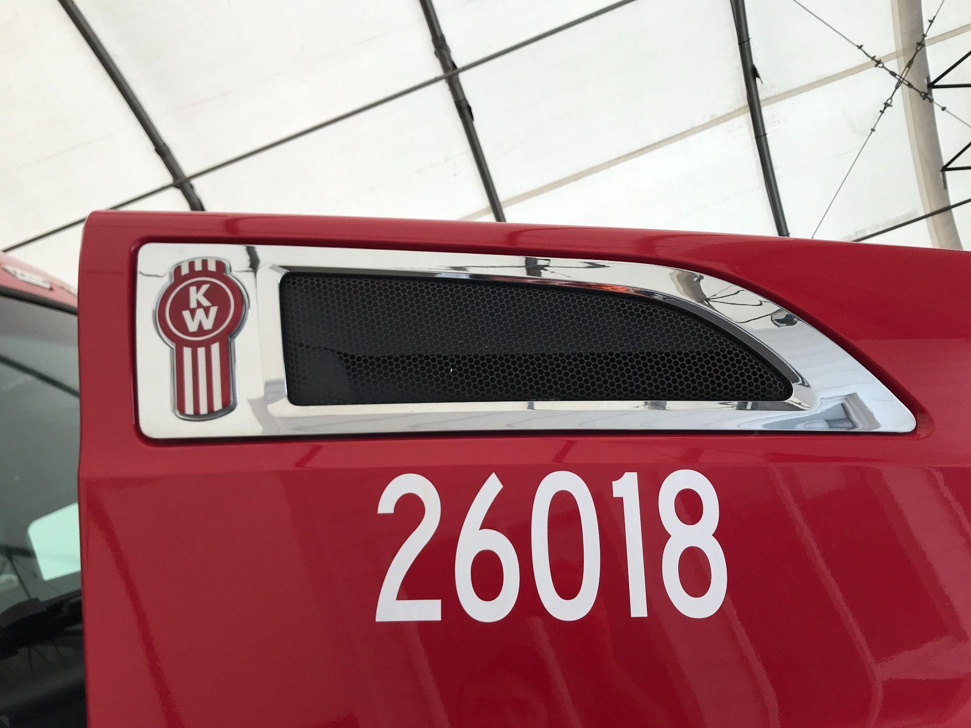 Kenworth T680 Hood Side Vent for Sale