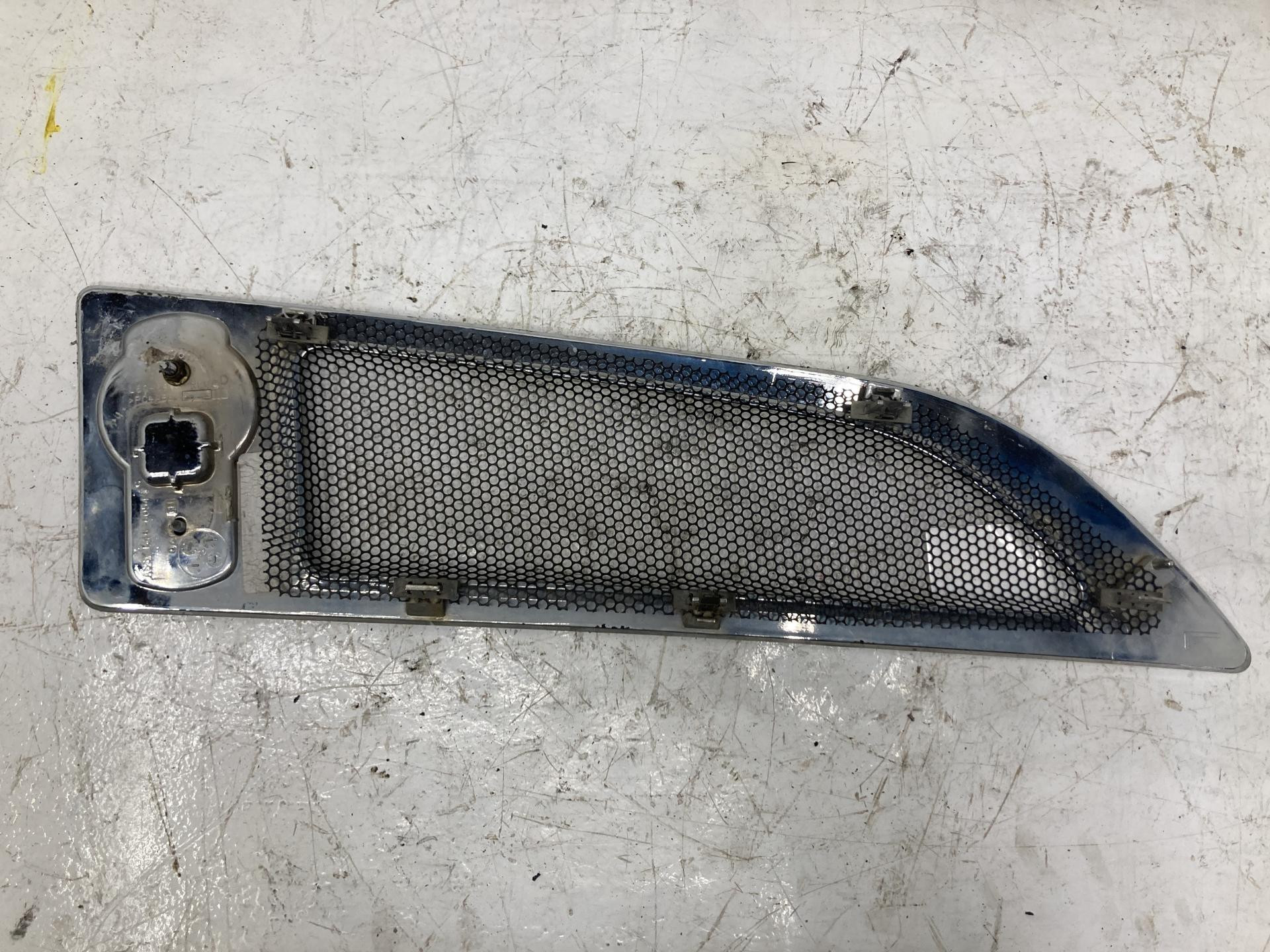 L46-6054 | Kenworth T680 Hood Side Vent for Sale