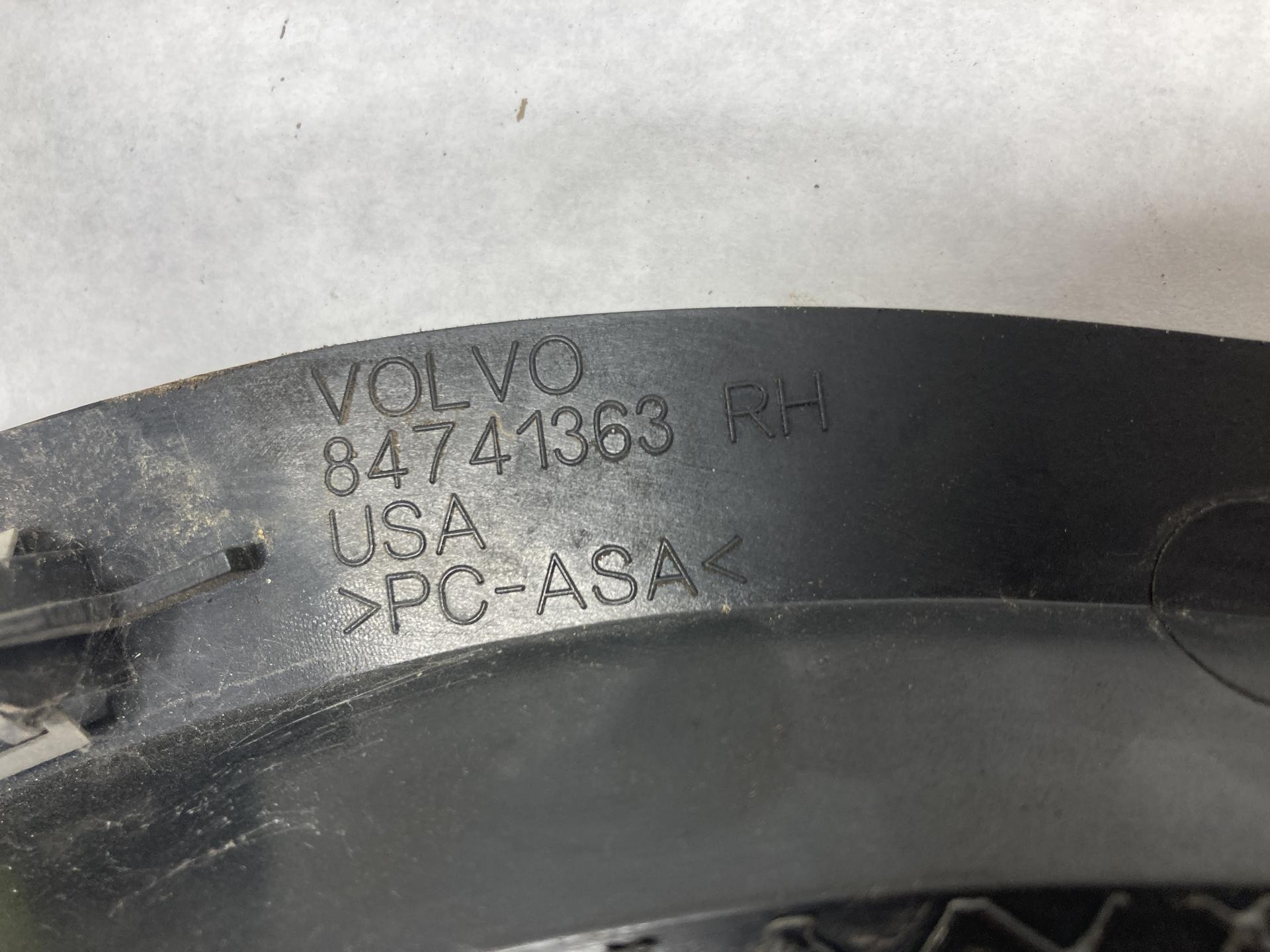 84741363 | Volvo VNL Hood Side Vent for Sale