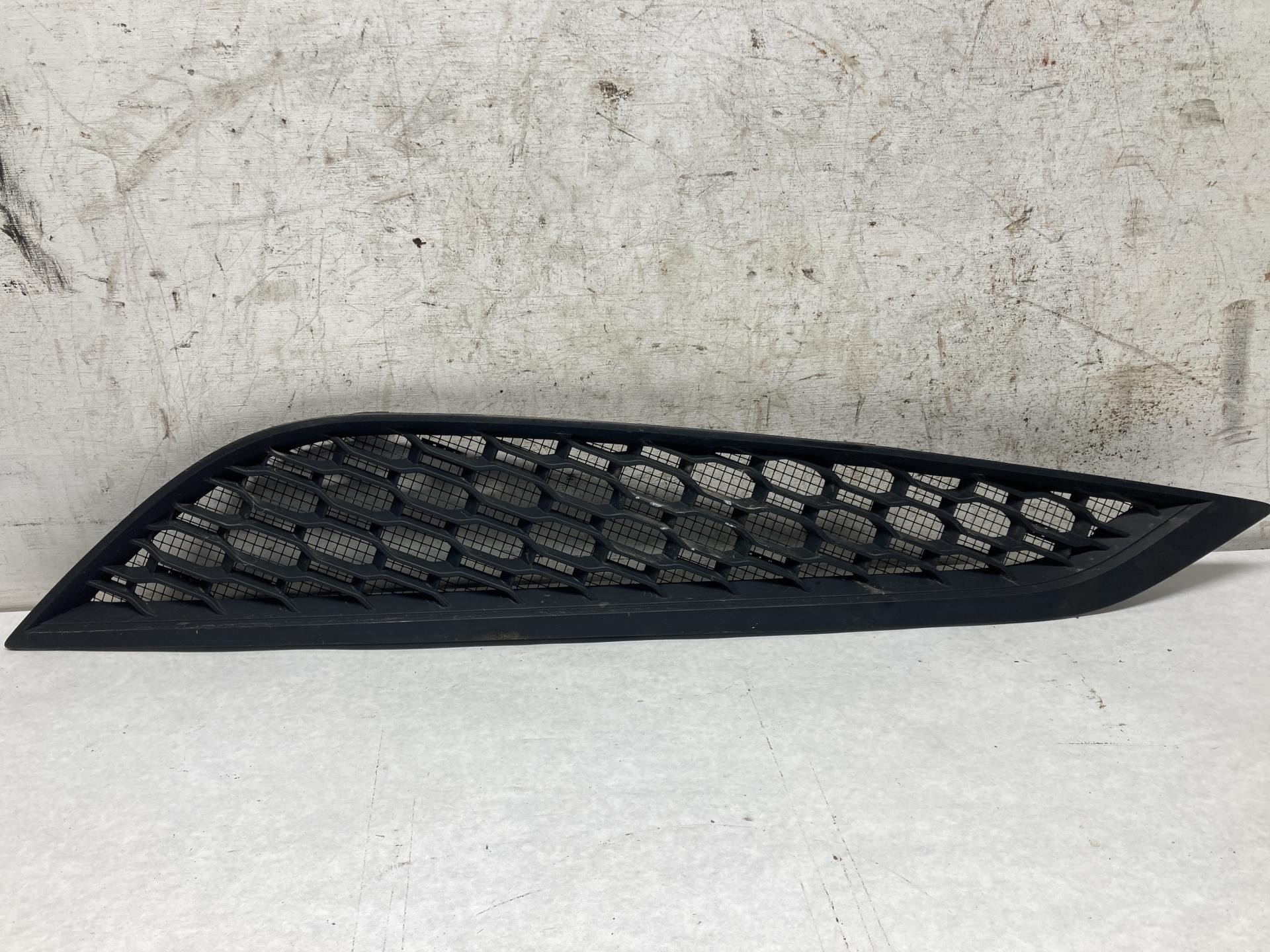 84741365 | Volvo VNL Hood Side Vent for Sale