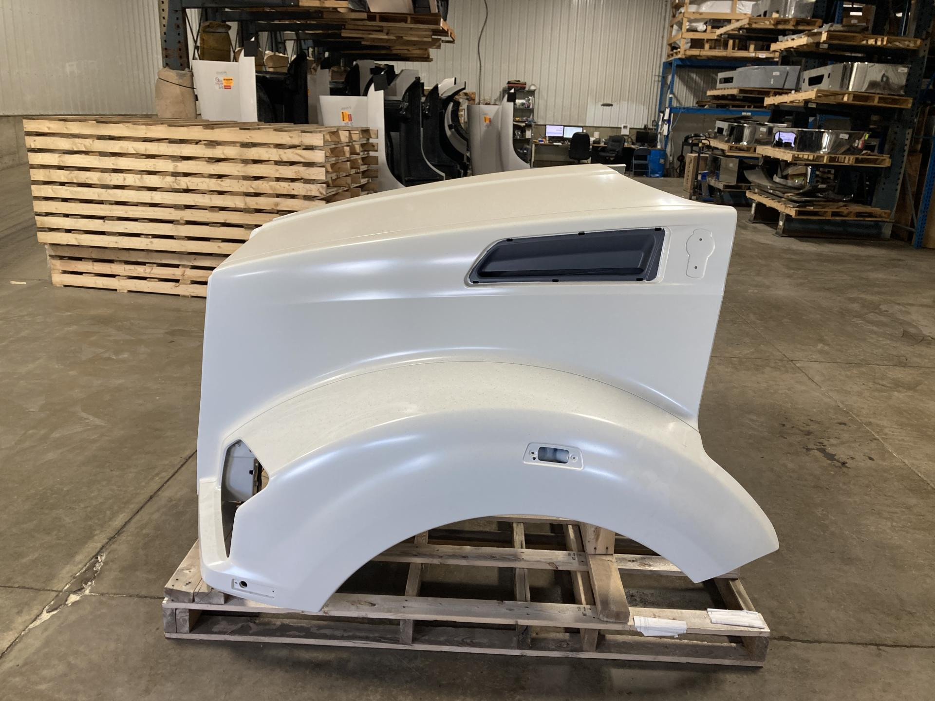 L29-6208-1101000 | Kenworth T880 Hood for Sale