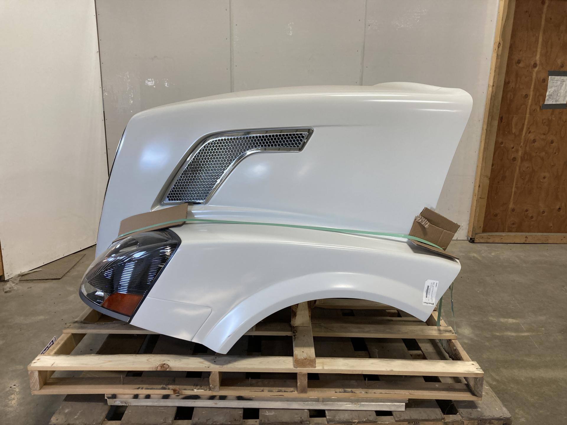 20534773 | Volvo VNL Hood for Sale