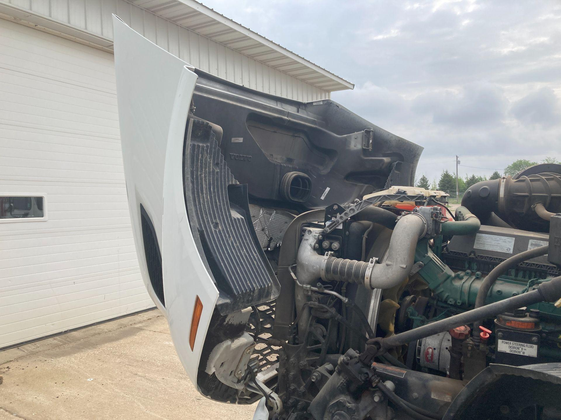 Volvo VNR Hood for Sale