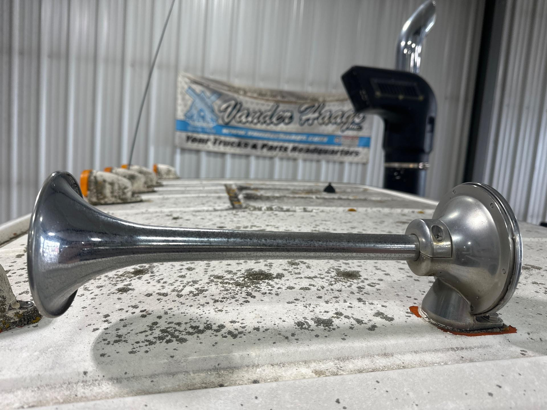 Freightliner FLC112 Horn for Sale