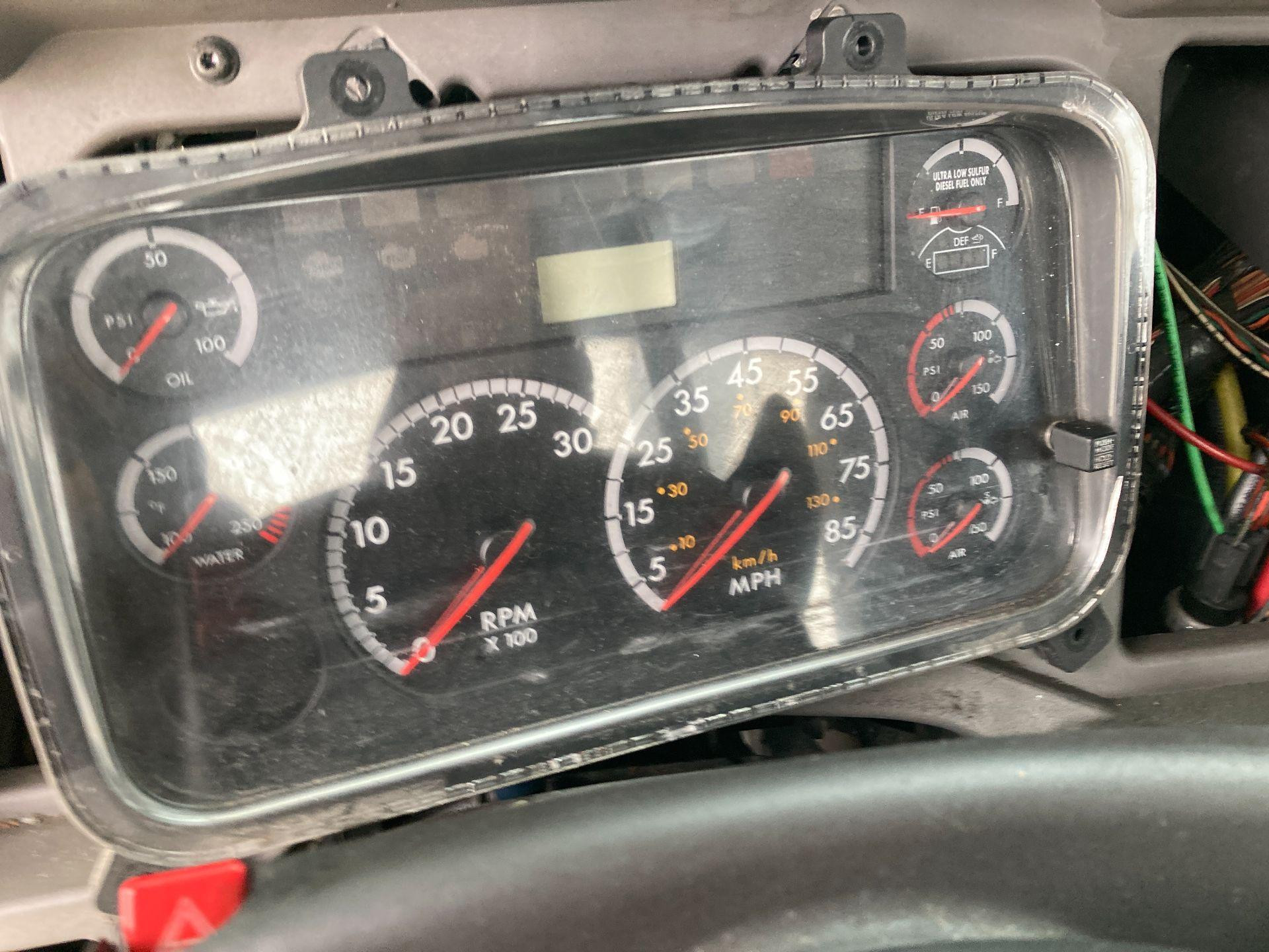 A22-69901-106 | Freightliner 114SD Speedometer Instrument Cluster for Sale