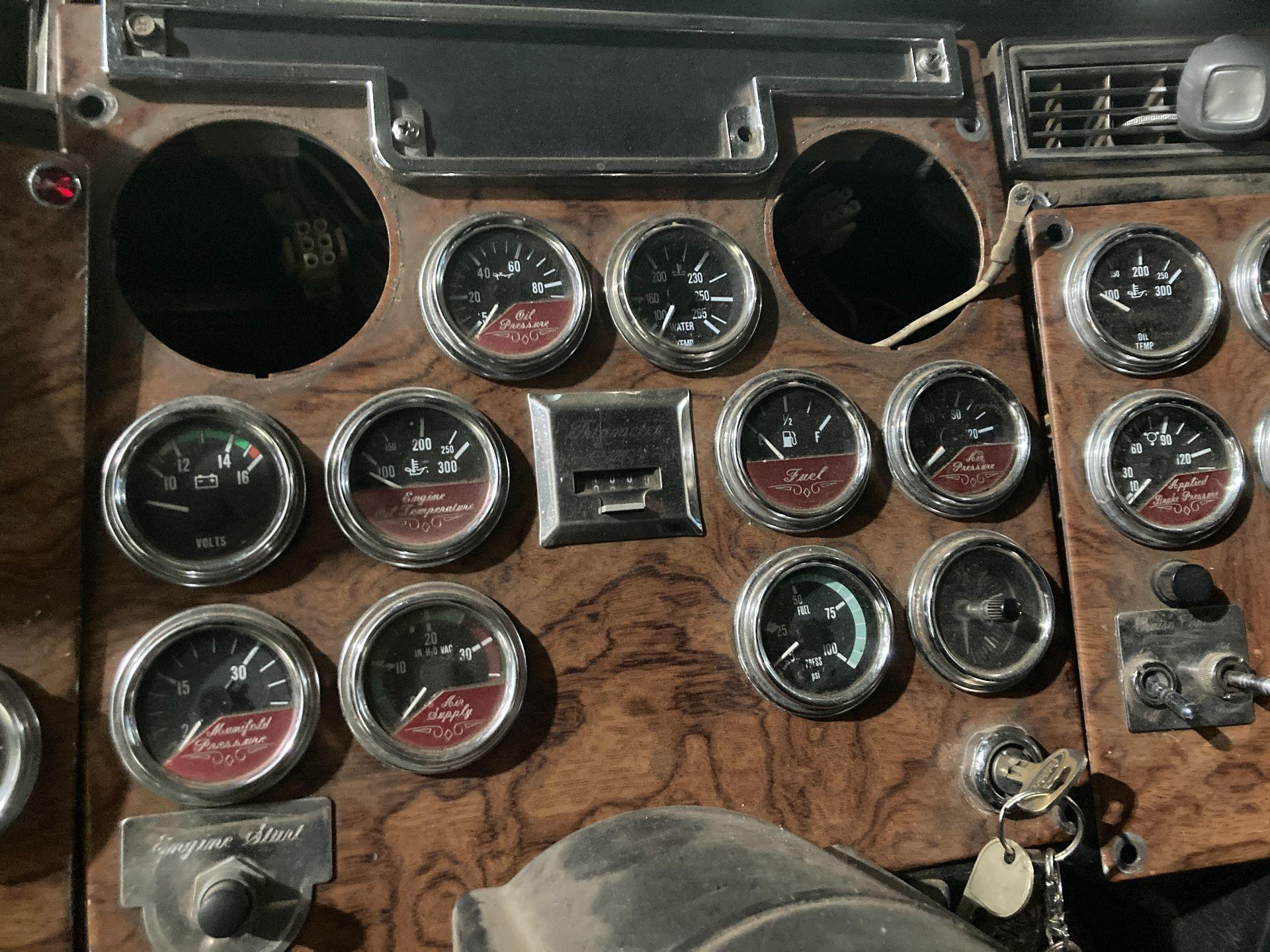 Peterbilt 379 Speedometer Instrument Cluster for Sale