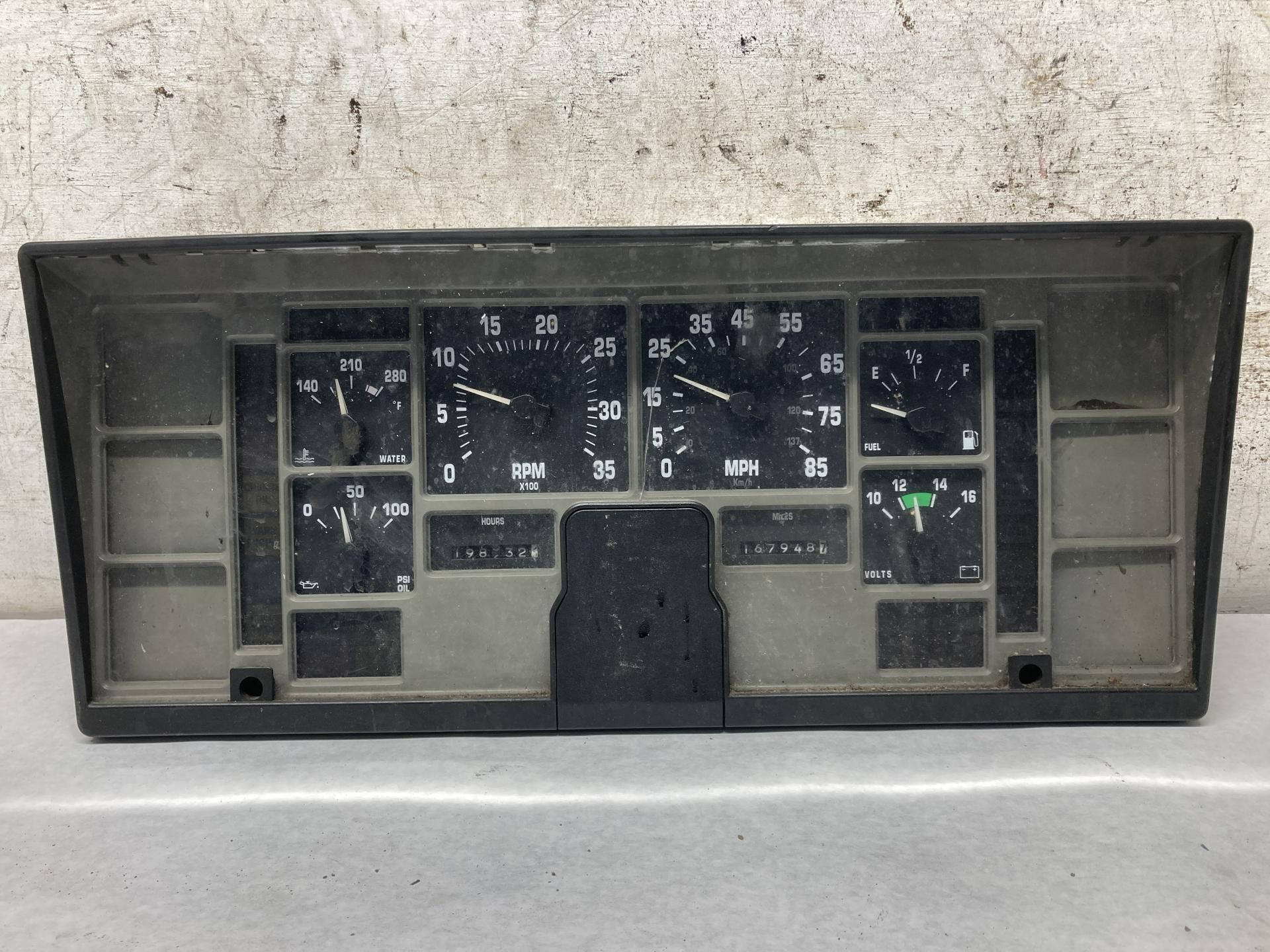2512565C91 | International 4700 Speedometer Instrument Cluster for Sale